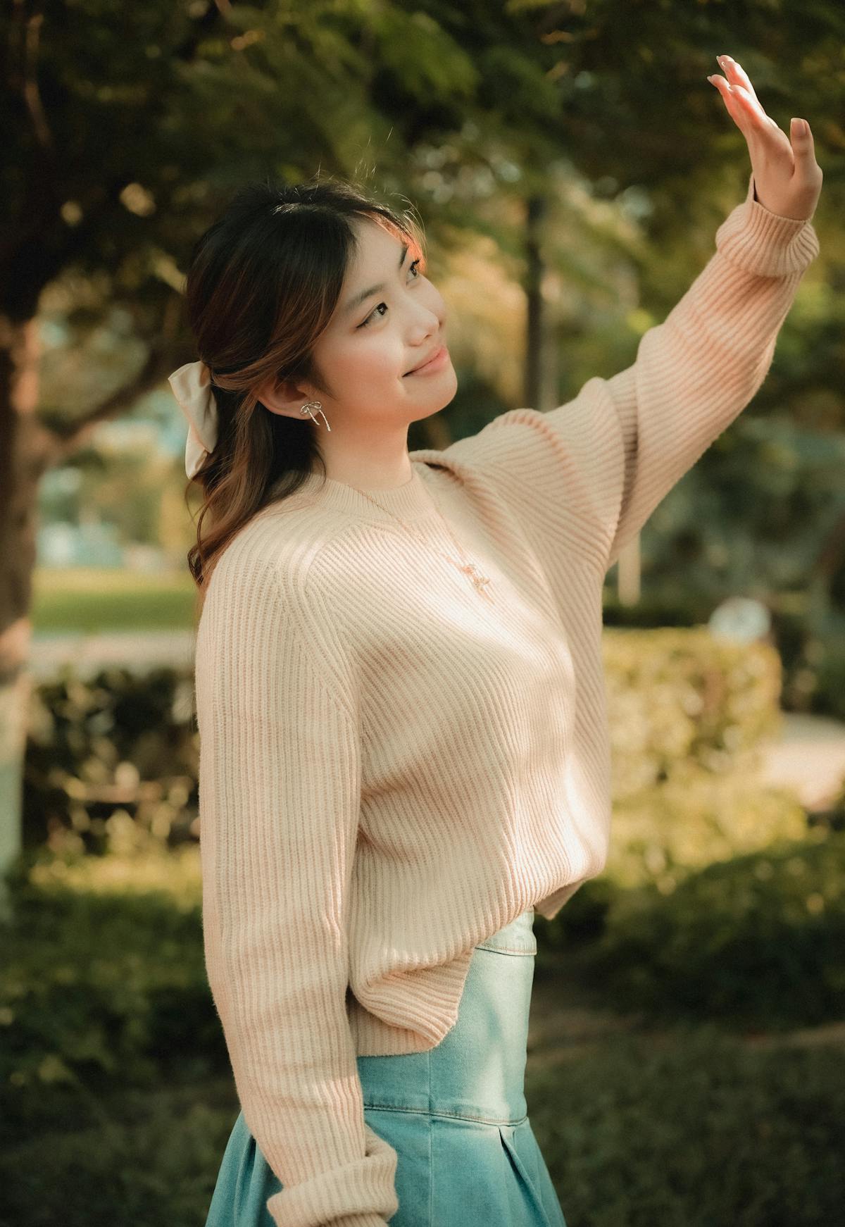 Girl Sweater Photos, Download The BEST Free Girl Sweater Stock Photos ...