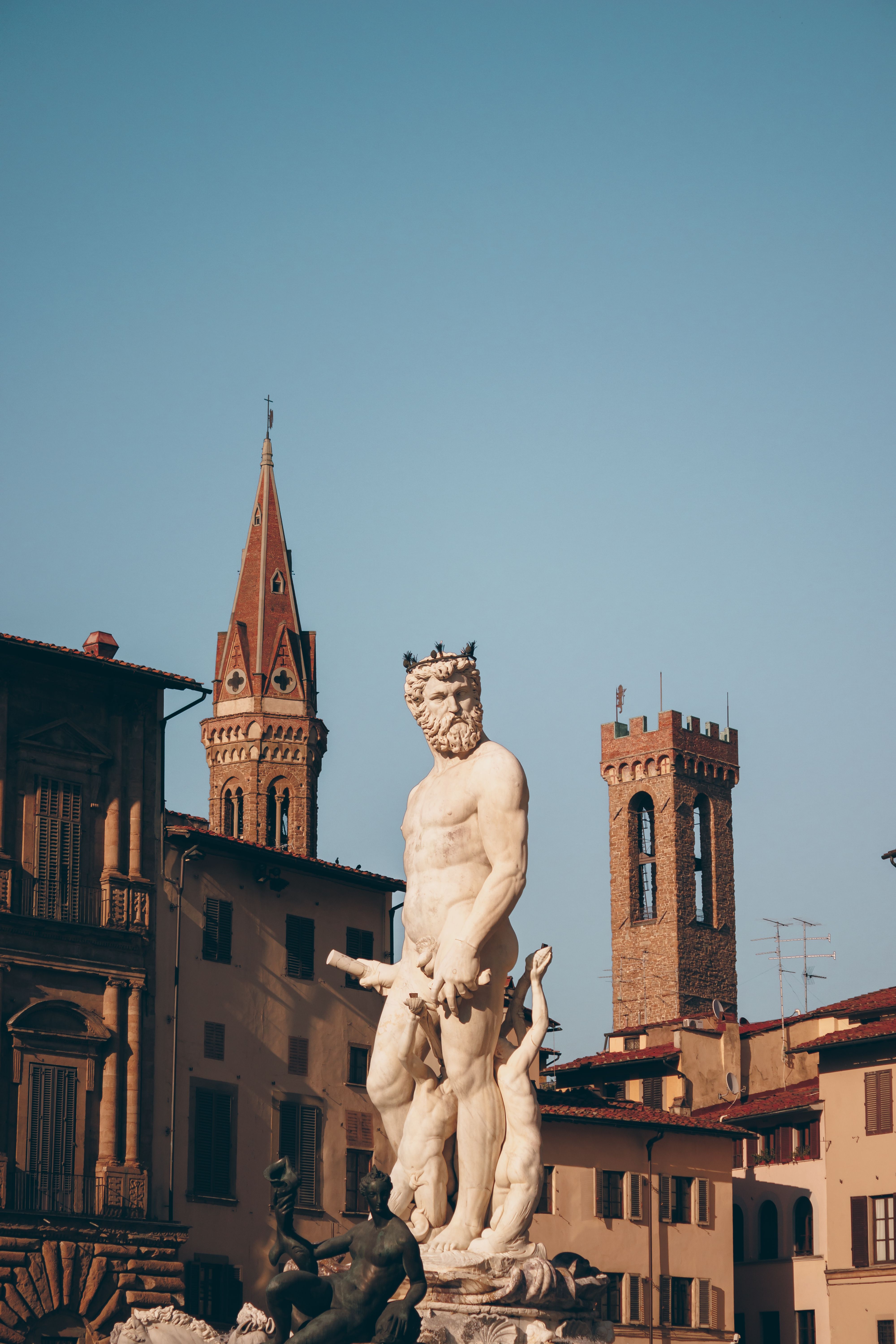 Clear Sky over Fountain of Neptune in Florence · Free Stock Photo