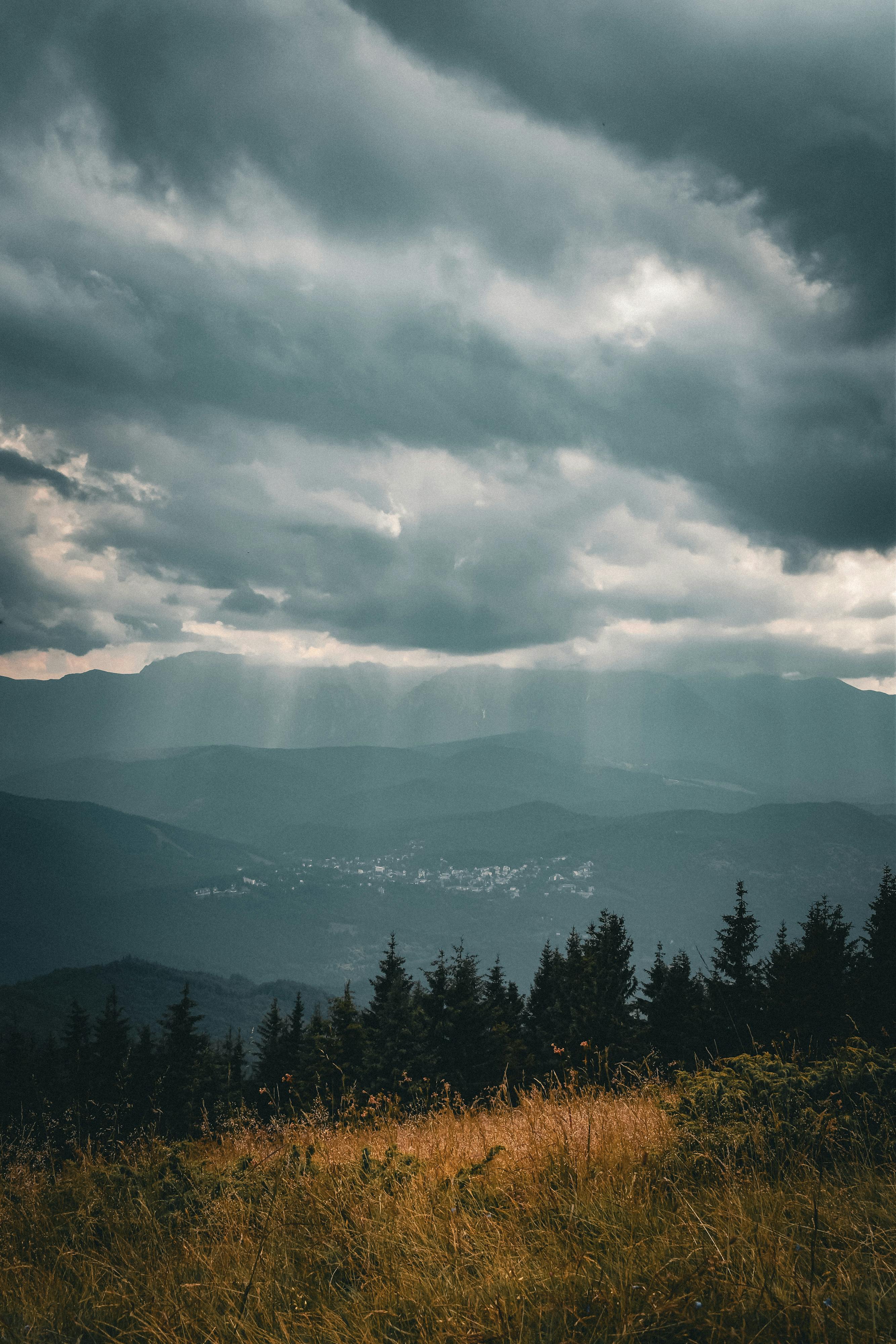 Overcast over Valley · Free Stock Photo
