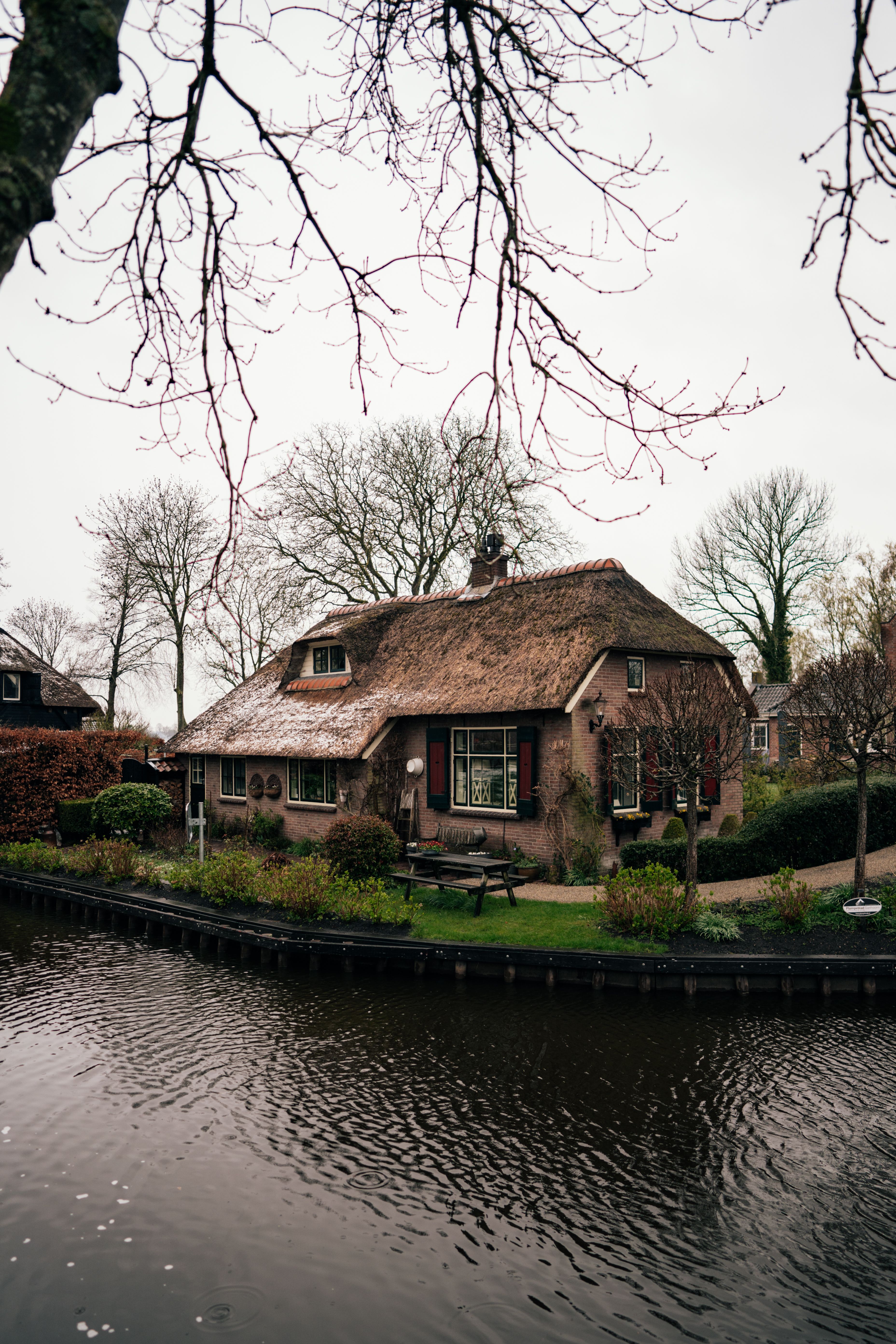 Traditional Cottage by the River · Free Stock Photo