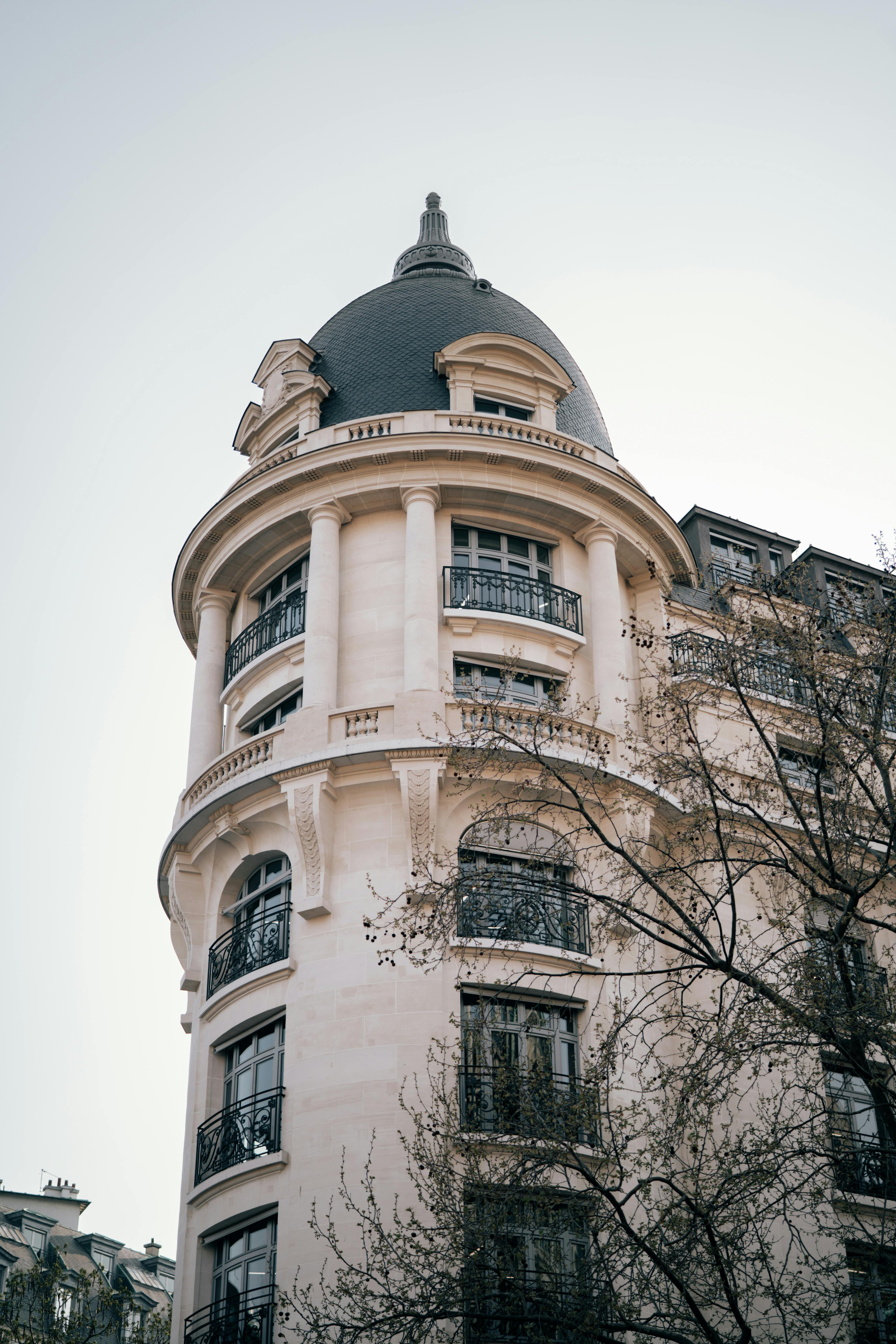 Traditional City Building in Paris · Free Stock Photo
