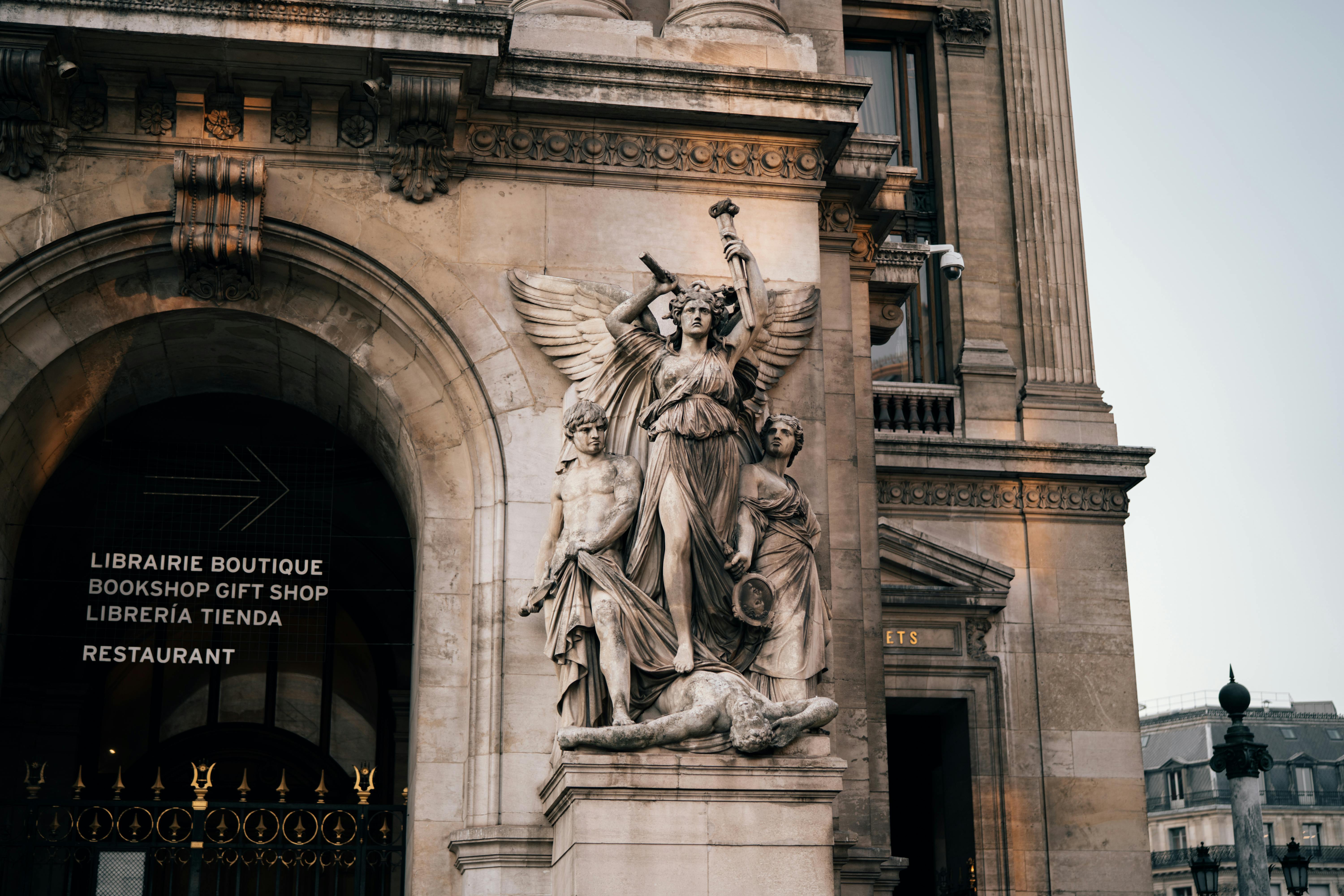 Foto profissional gratuita de alicerce, alojamento, ancião, ao ar livre ...