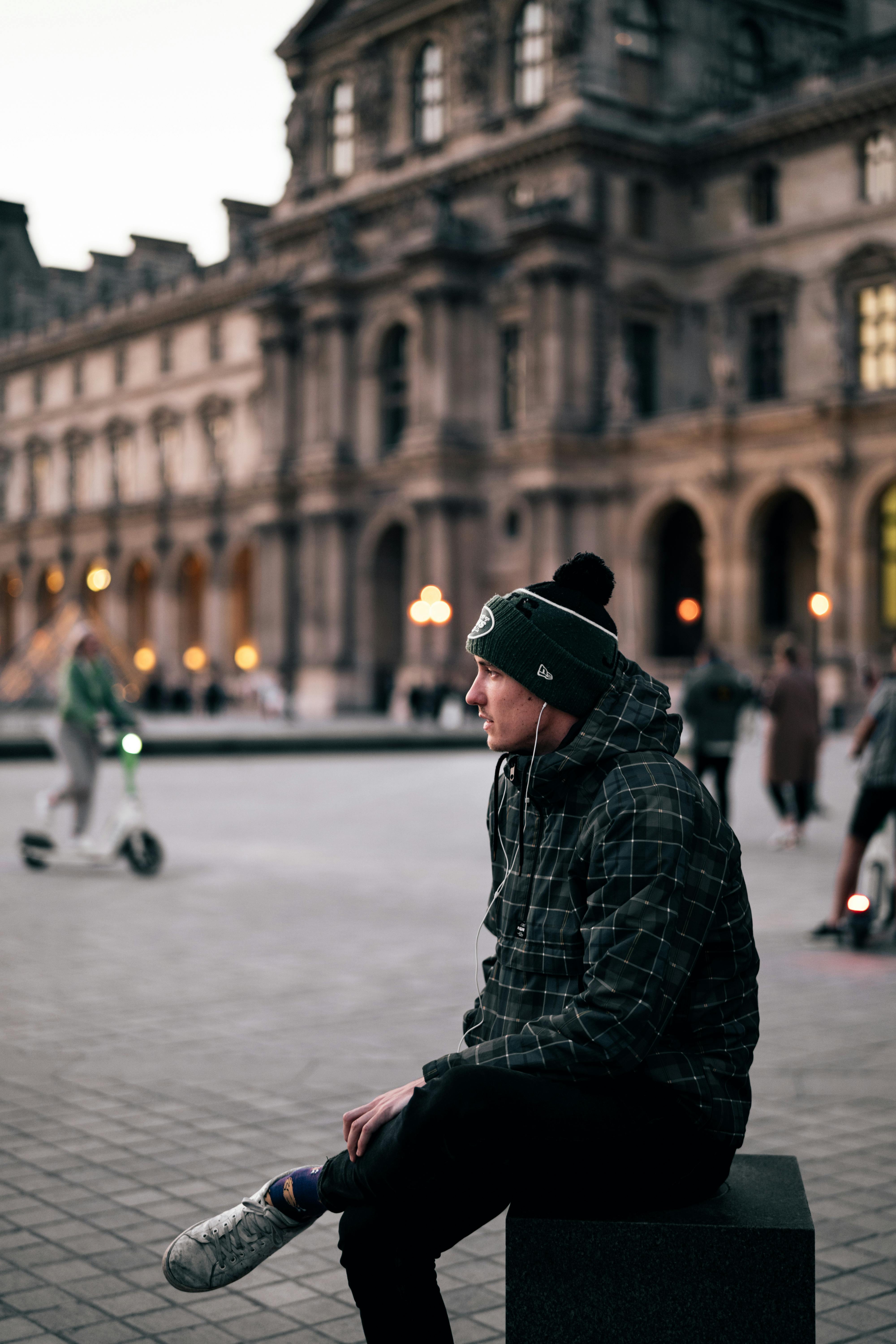 people overlooking the city · Free Stock Photo