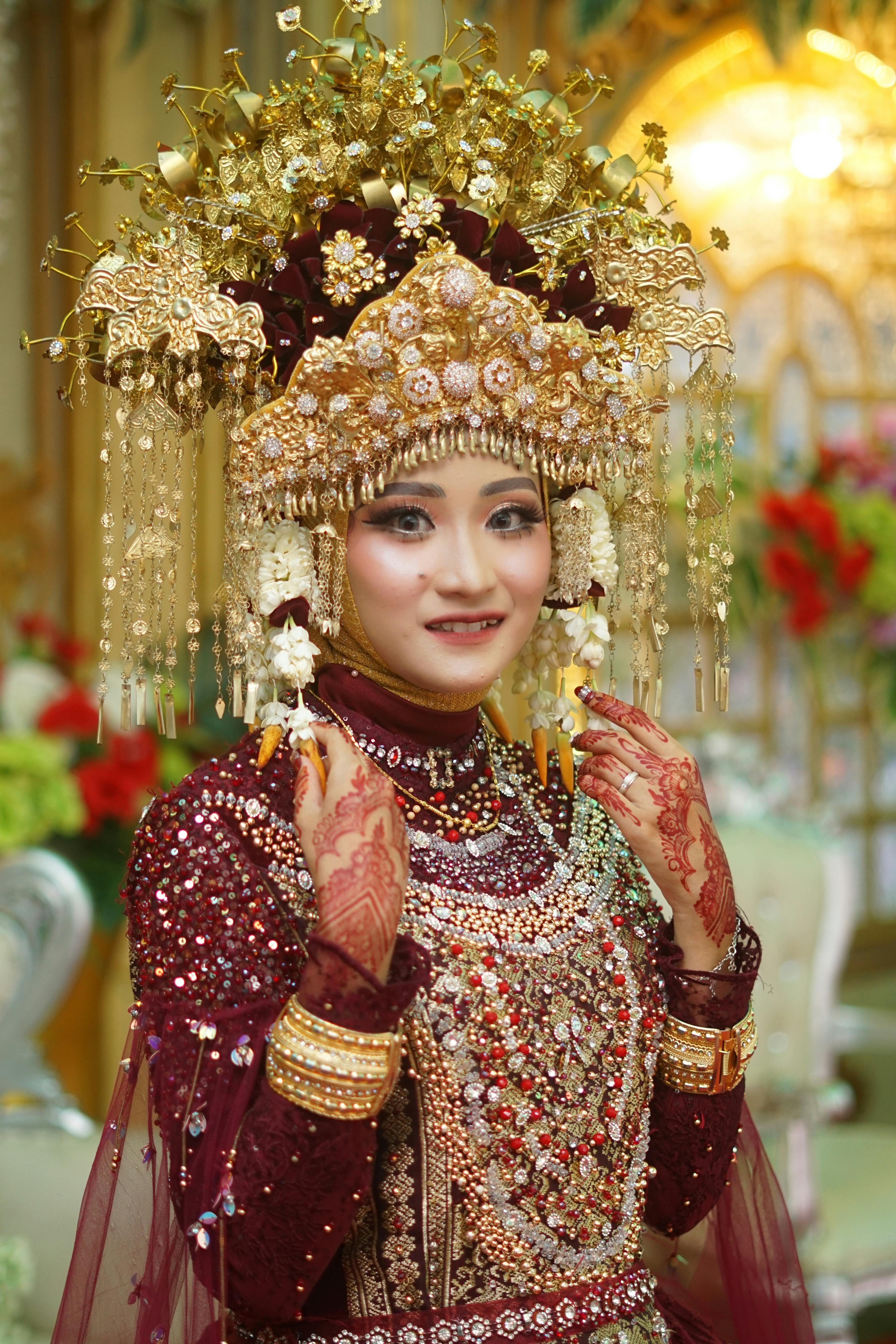 Bride in Traditional Indonesian Attire · Free Stock Photo