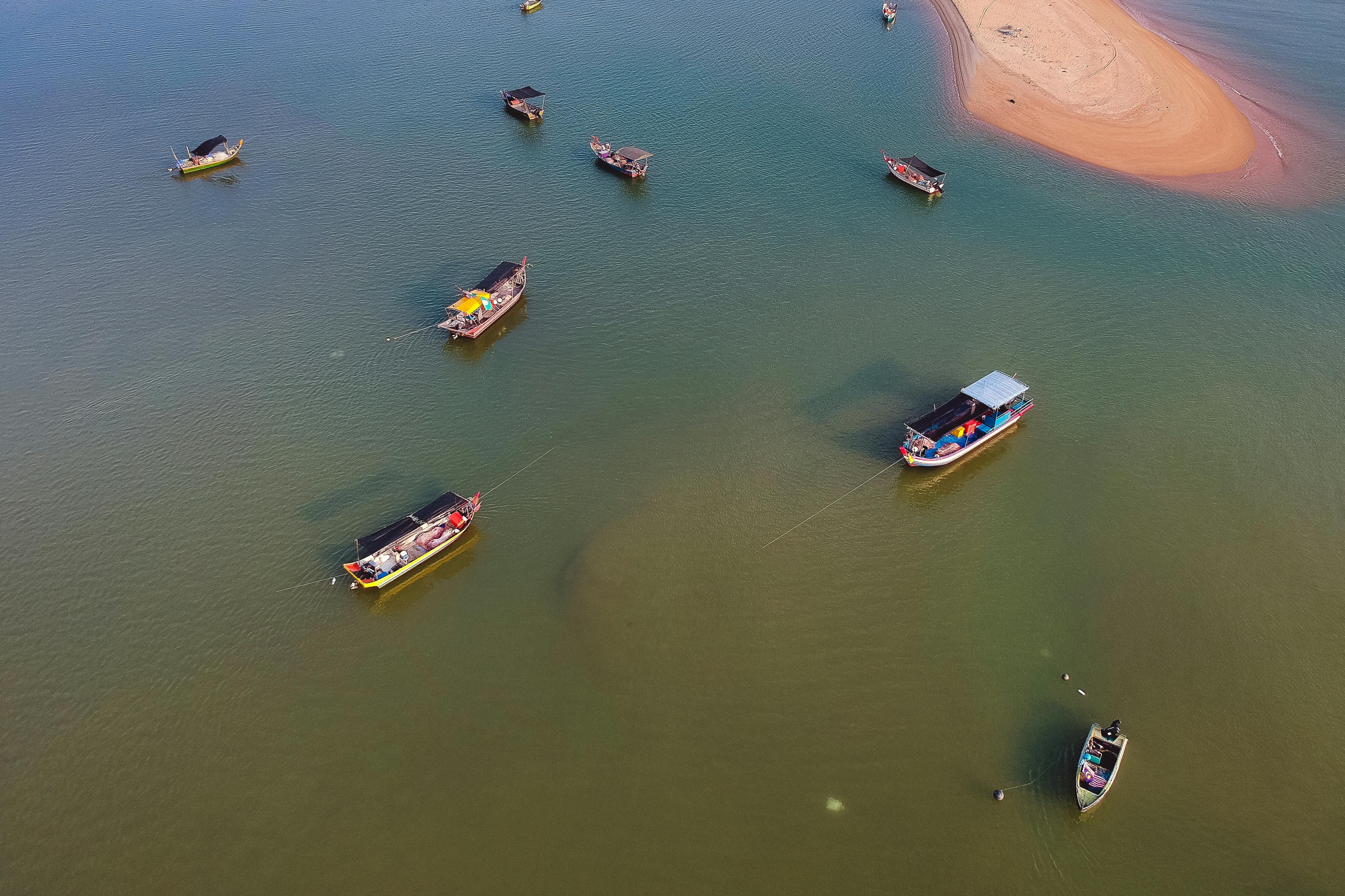 Two White Motorboats · Free Stock Photo