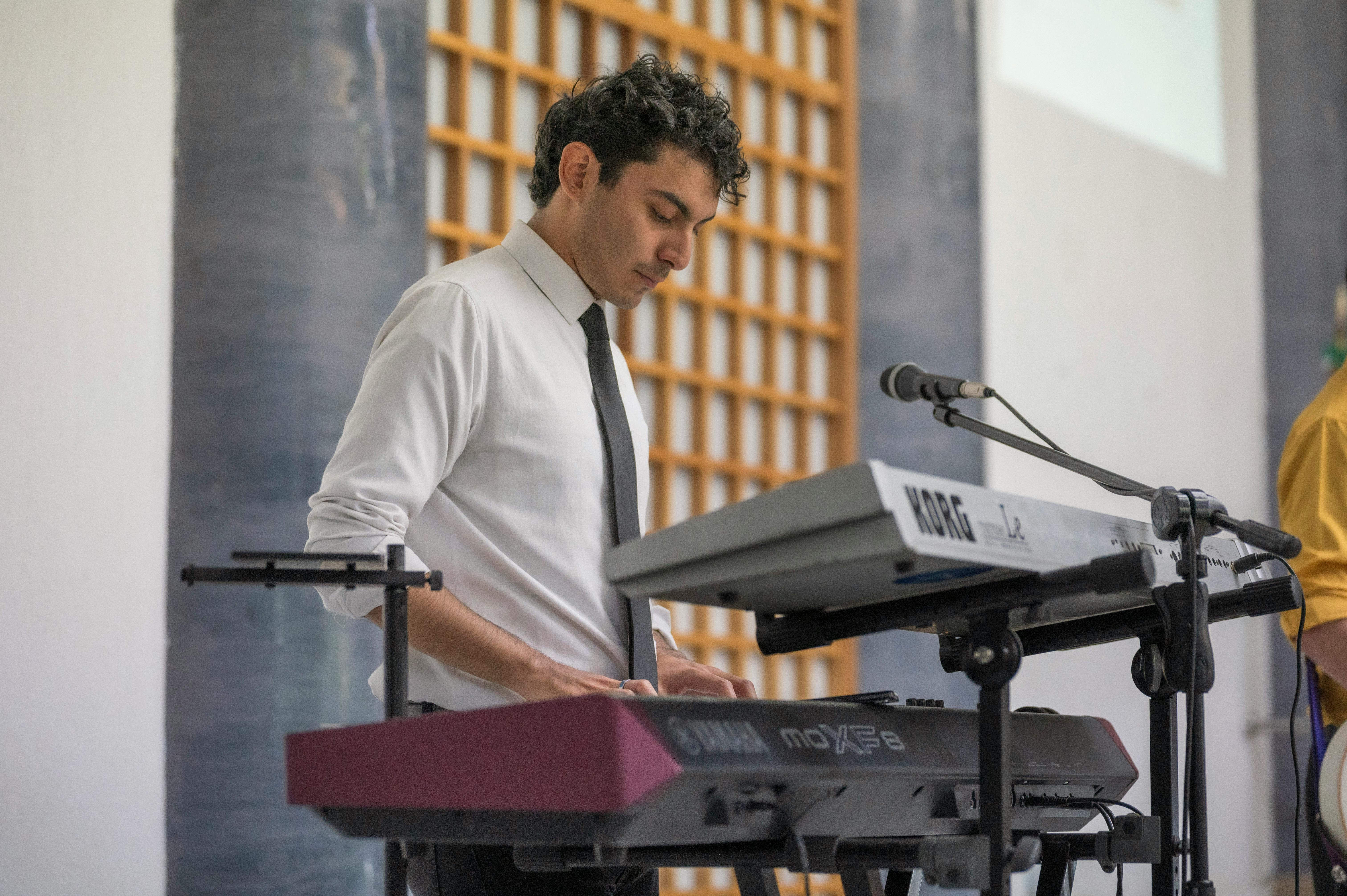 Man Playing Keyboard · Free Stock Photo