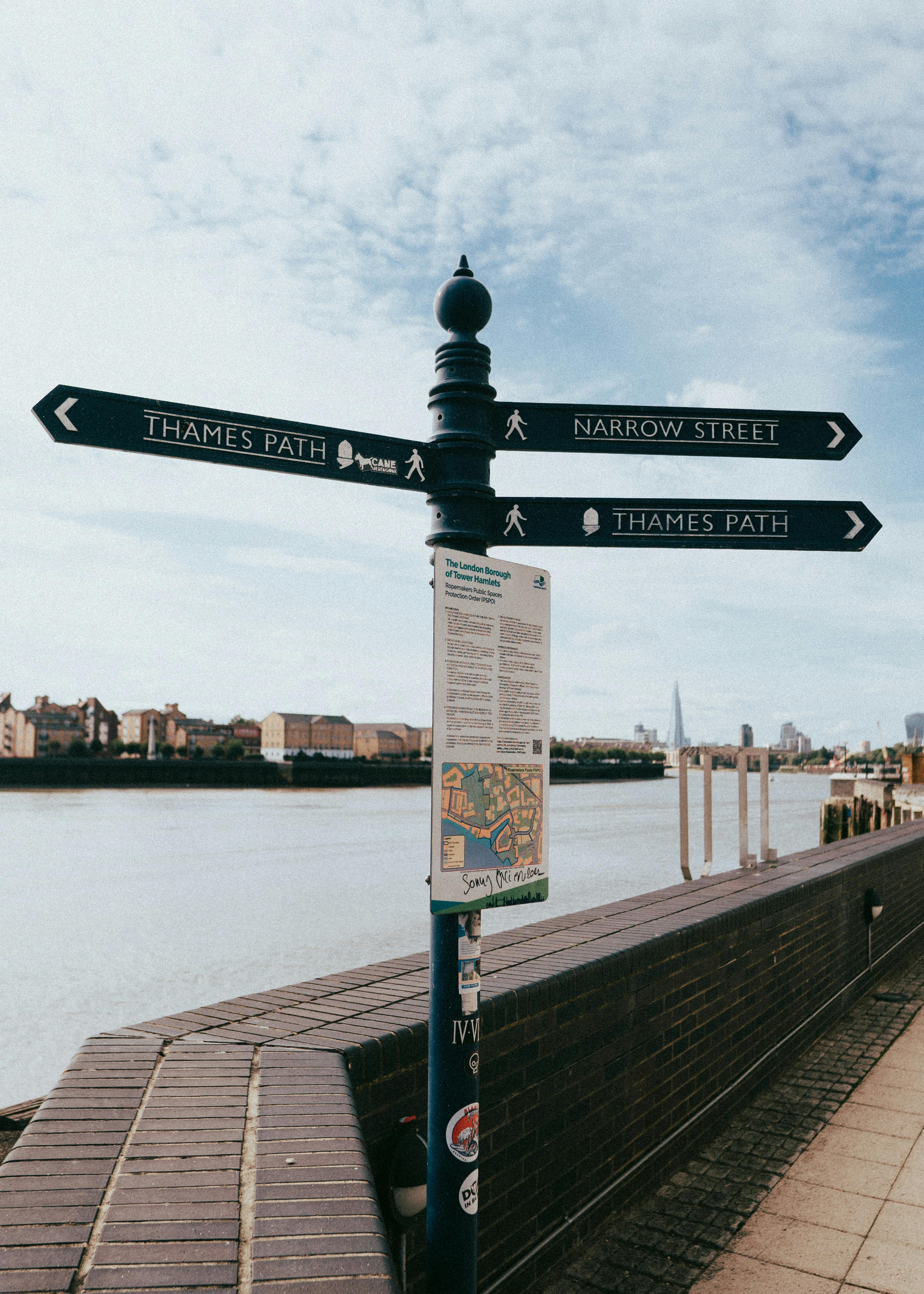 Directional Signs by Thames in England · Free Stock Photo