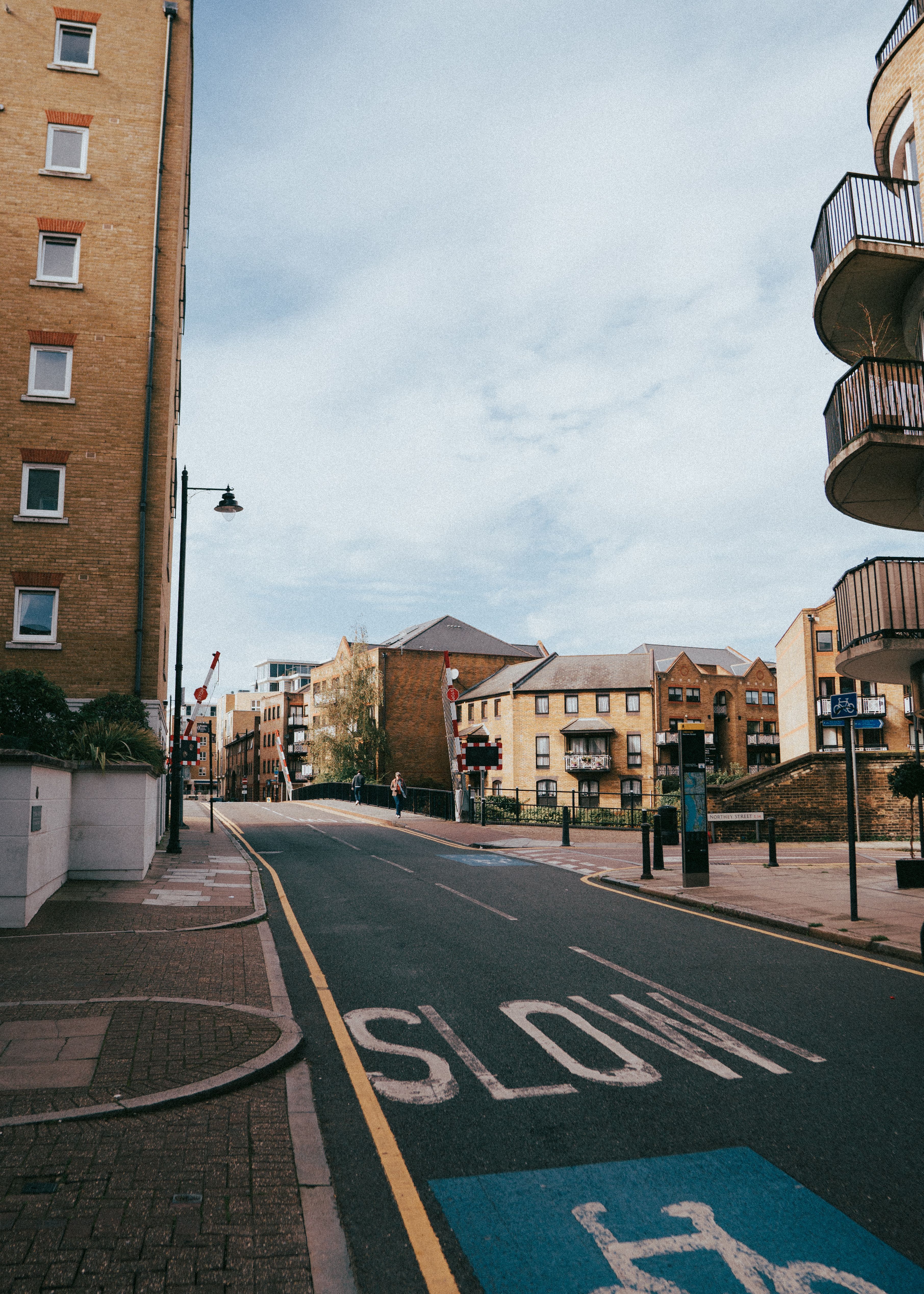 Street in London Suburb · Free Stock Photo