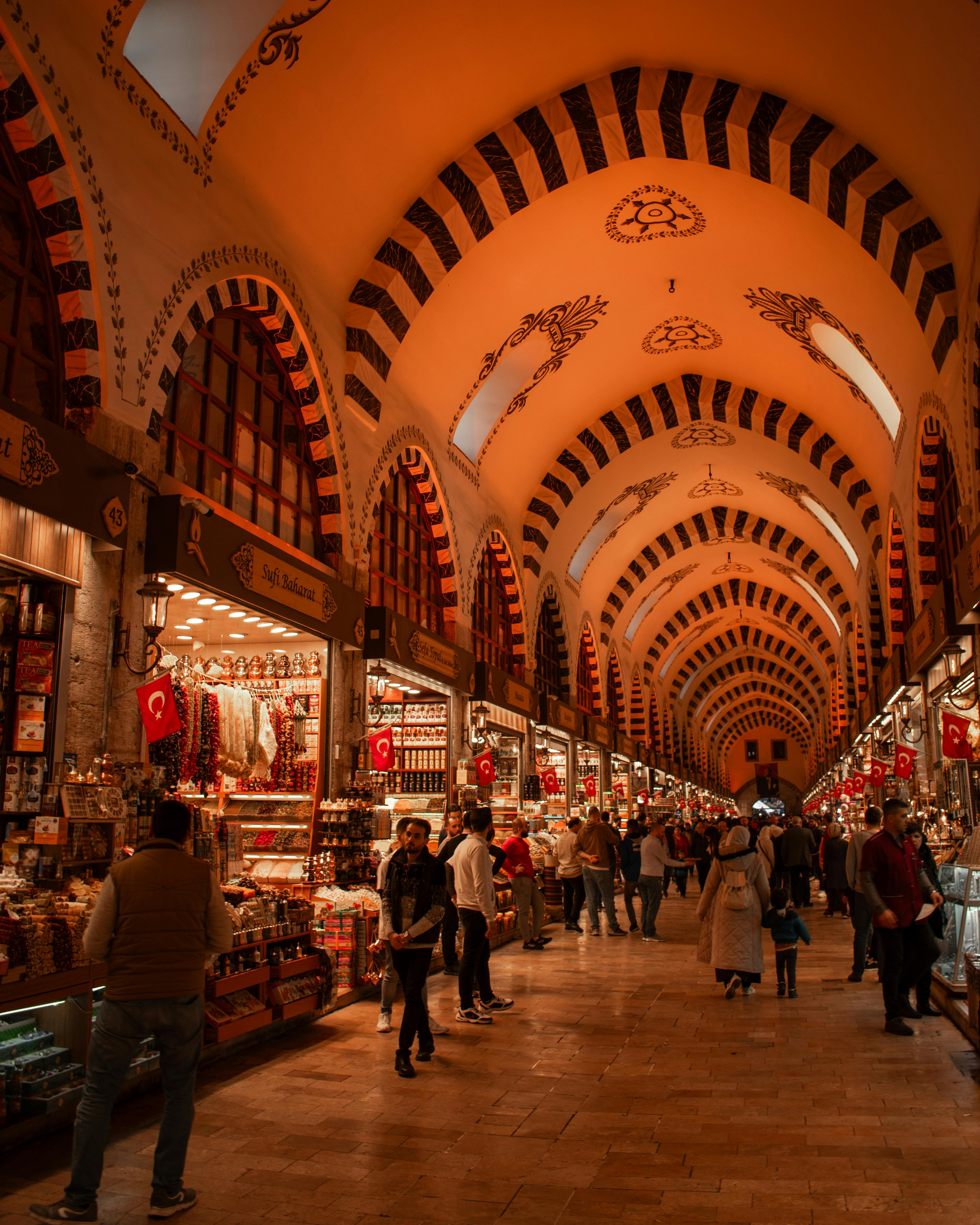People in Market Hall · Free Stock Photo