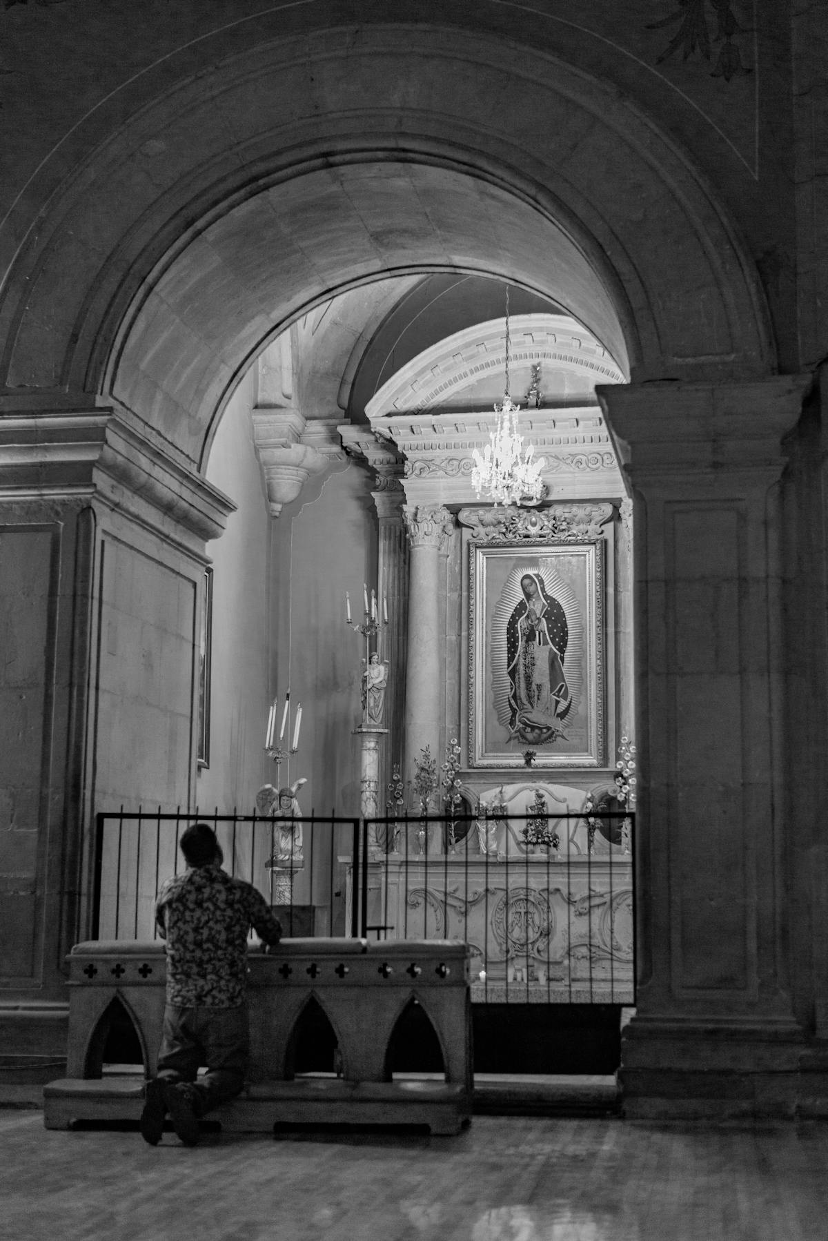 Praying Images Photos, Download The BEST Free Praying Images Stock ...