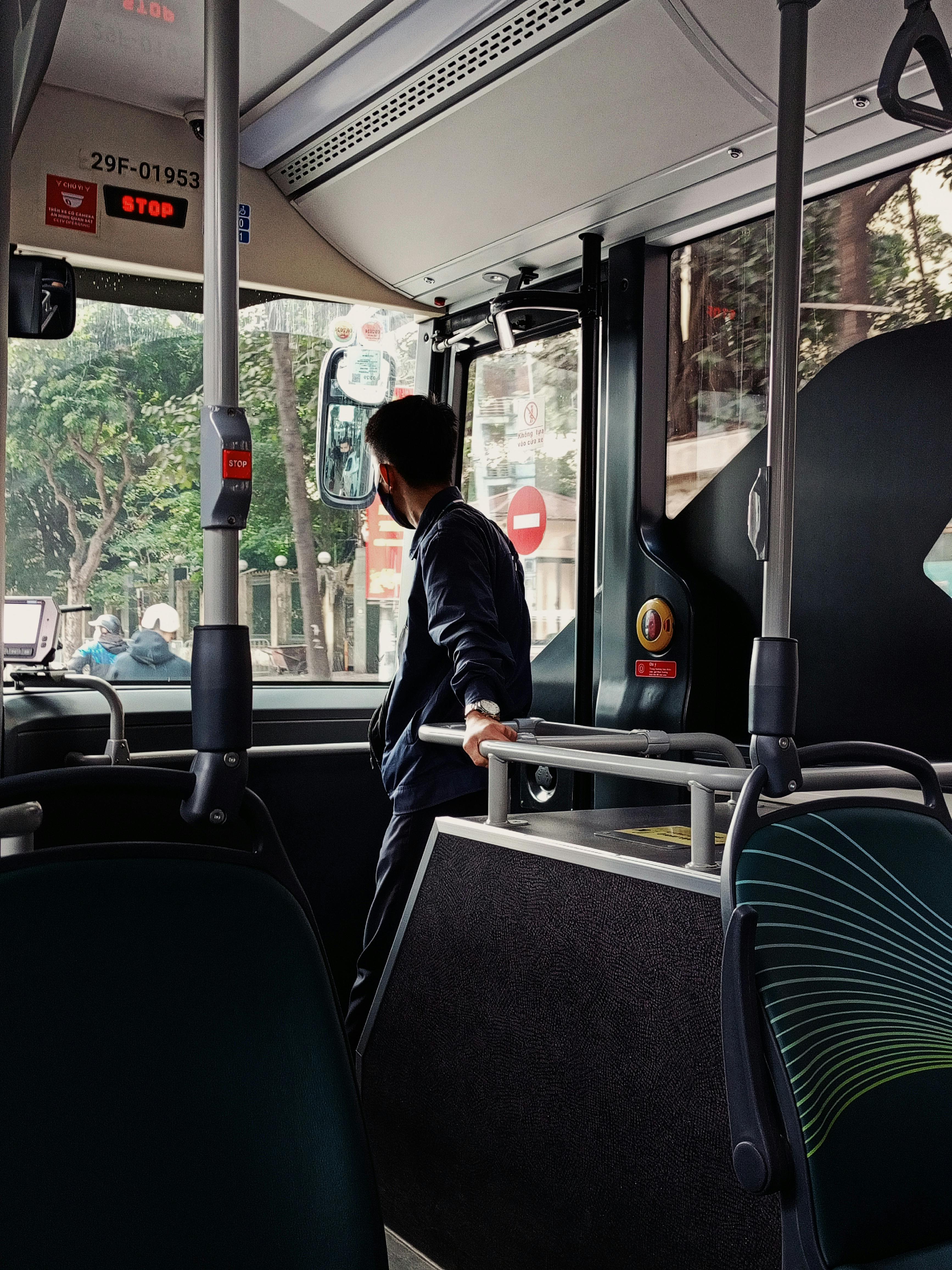 Foto de stock gratuita sobre autobús, hombre, interior, pasajero, tiro ...