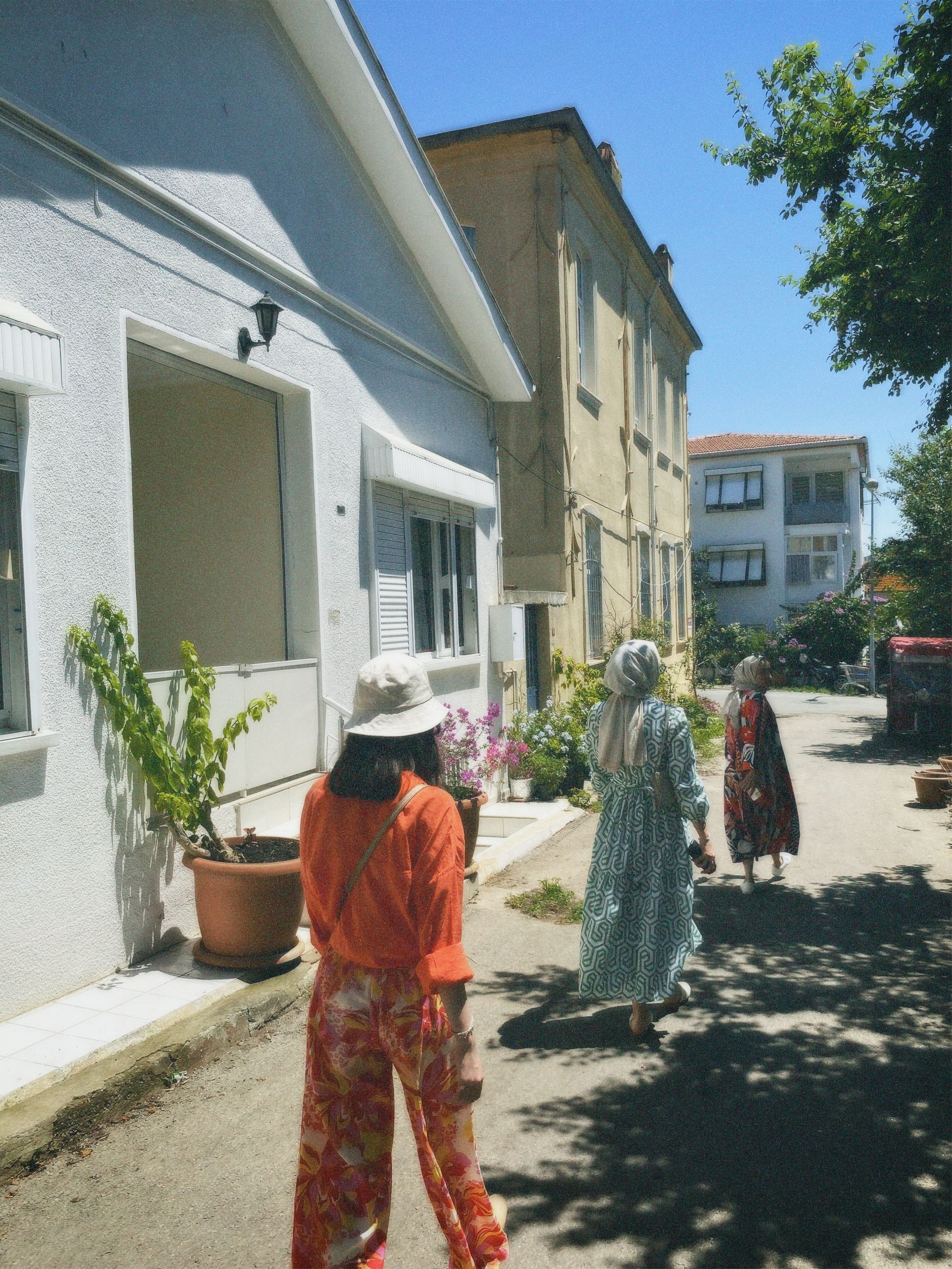 Women on Street in Town · Free Stock Photo