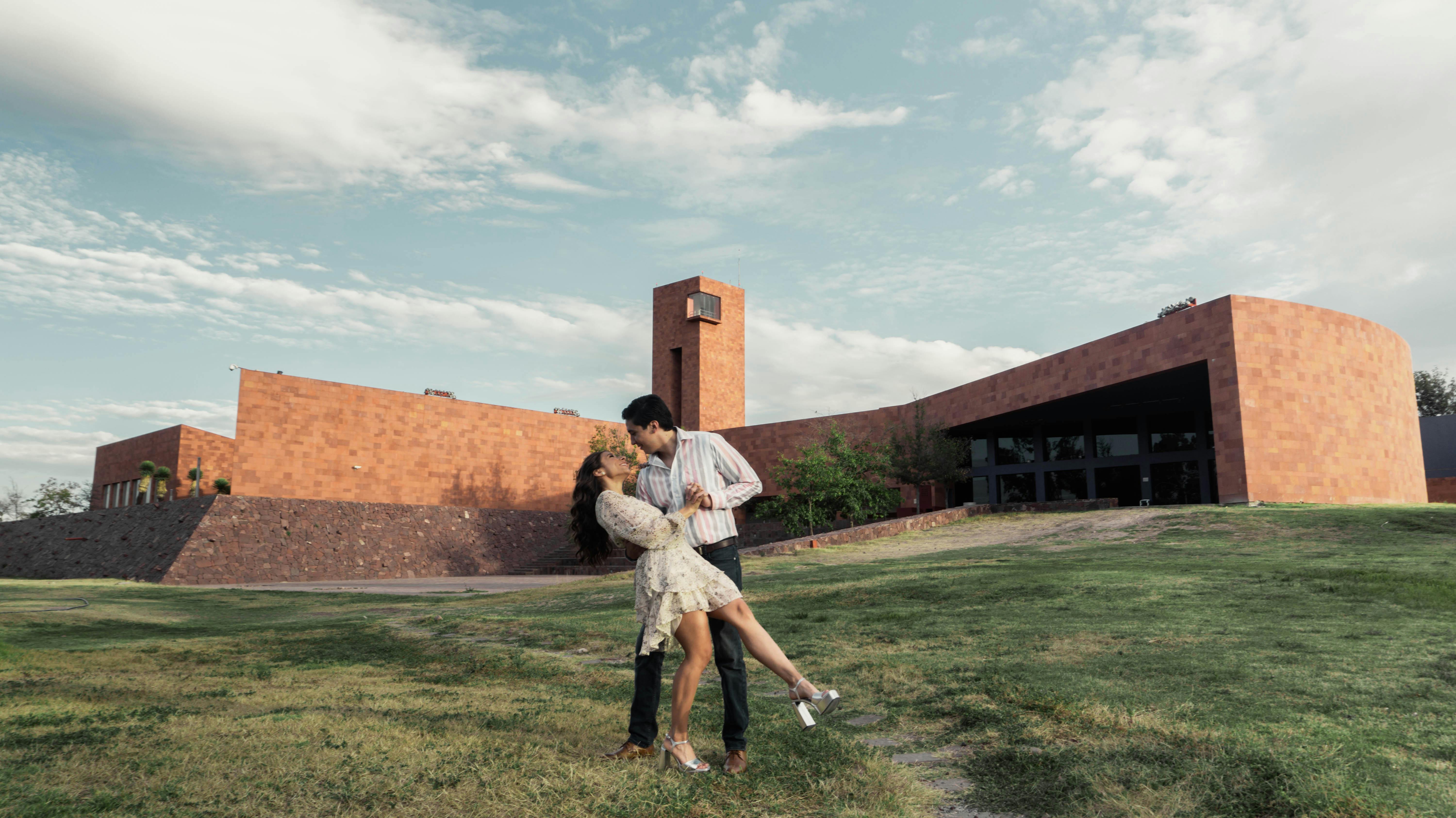 Couple Dancing Outside Labyrinth Museum of Science and Arts · Free ...