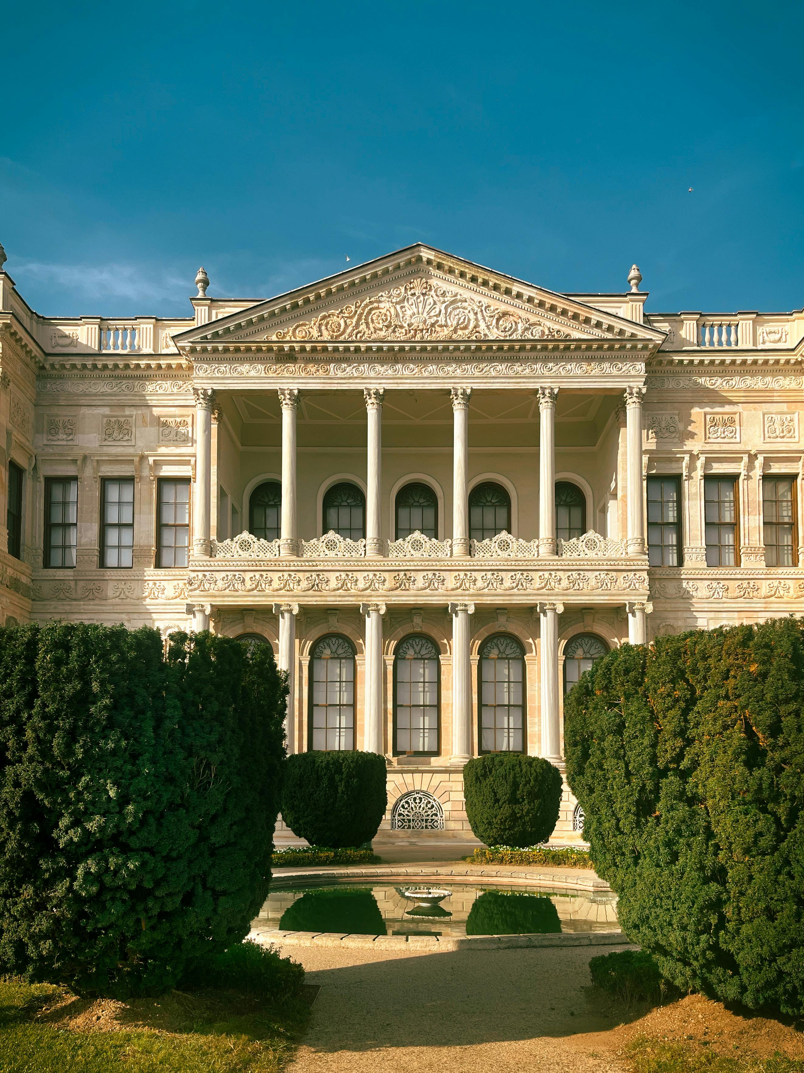 Beige Painted Concrete Building · Free Stock Photo