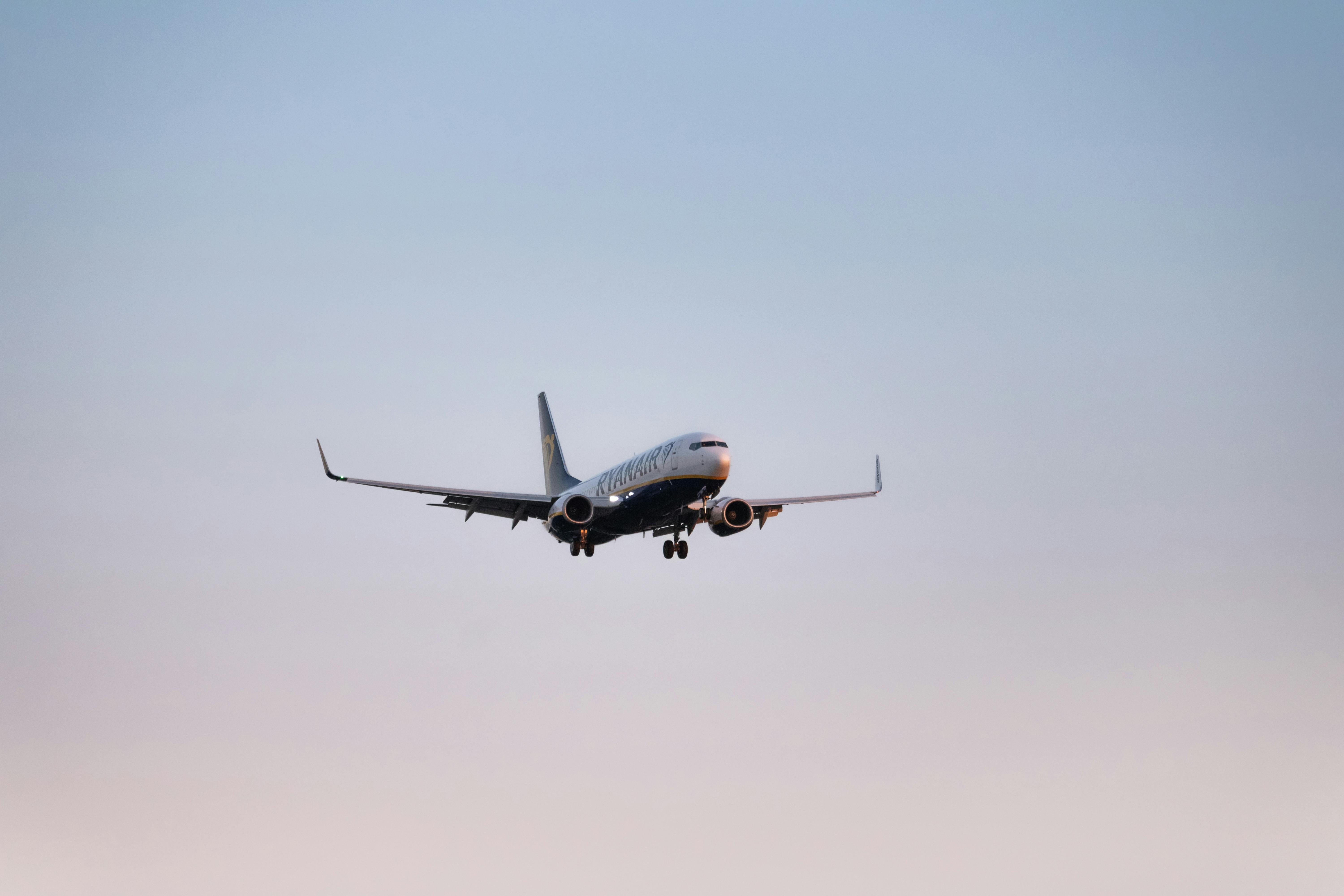 Plane Trail · Free Stock Photo