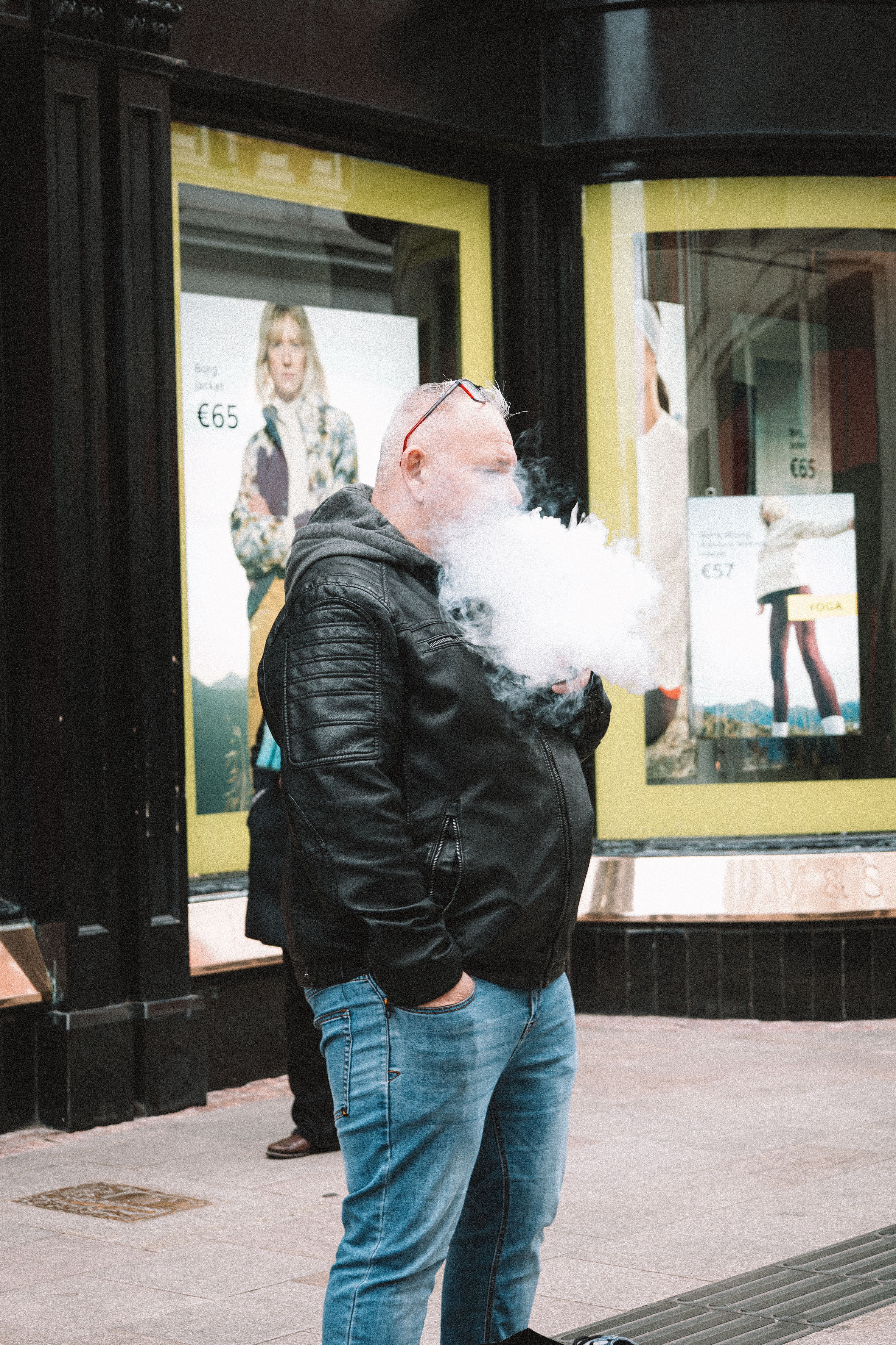 Vaping Shop Photos, Download The BEST Free Vaping Shop Stock Photos ...