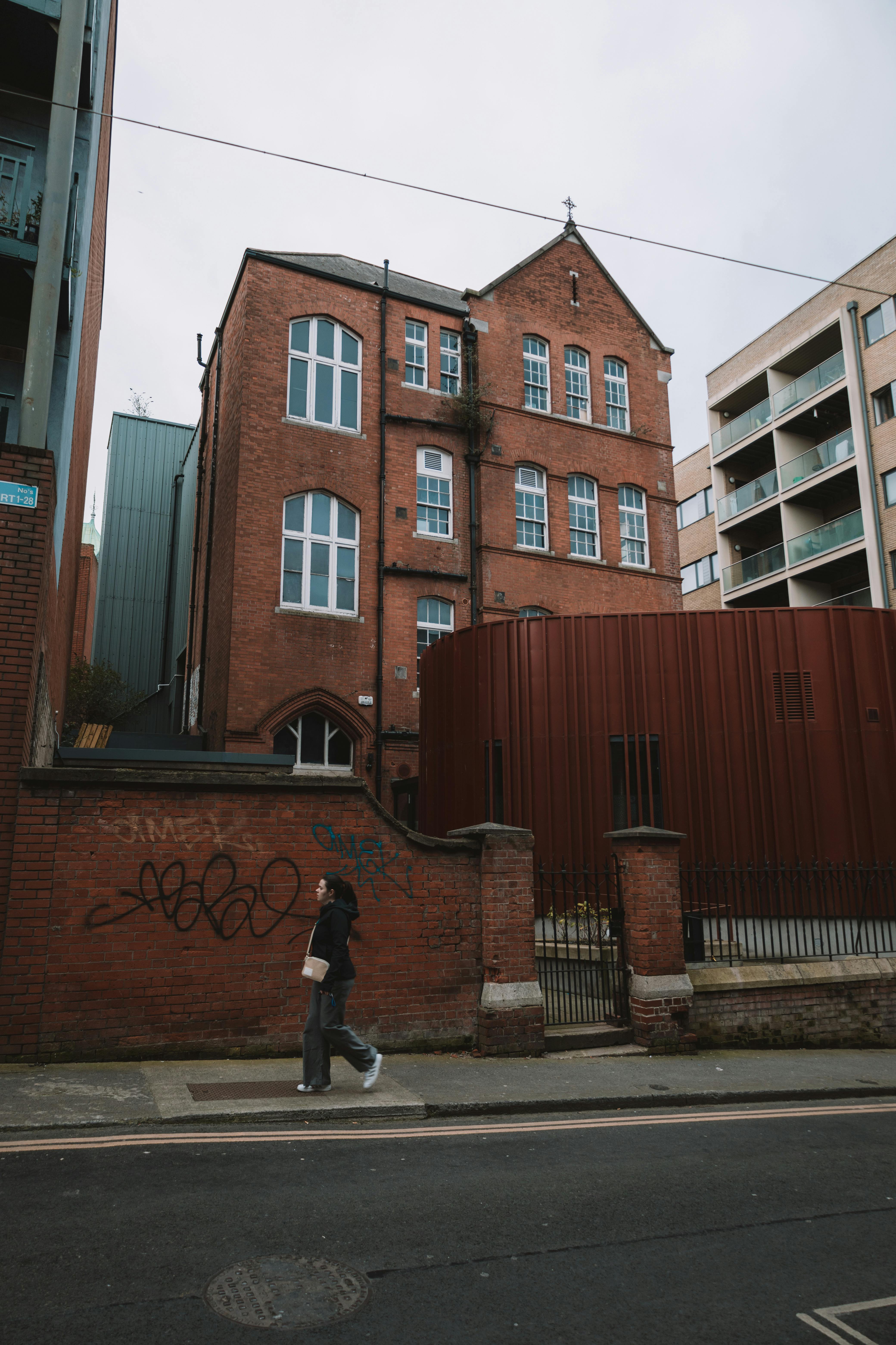Old Brick Tenement House in City · Free Stock Photo