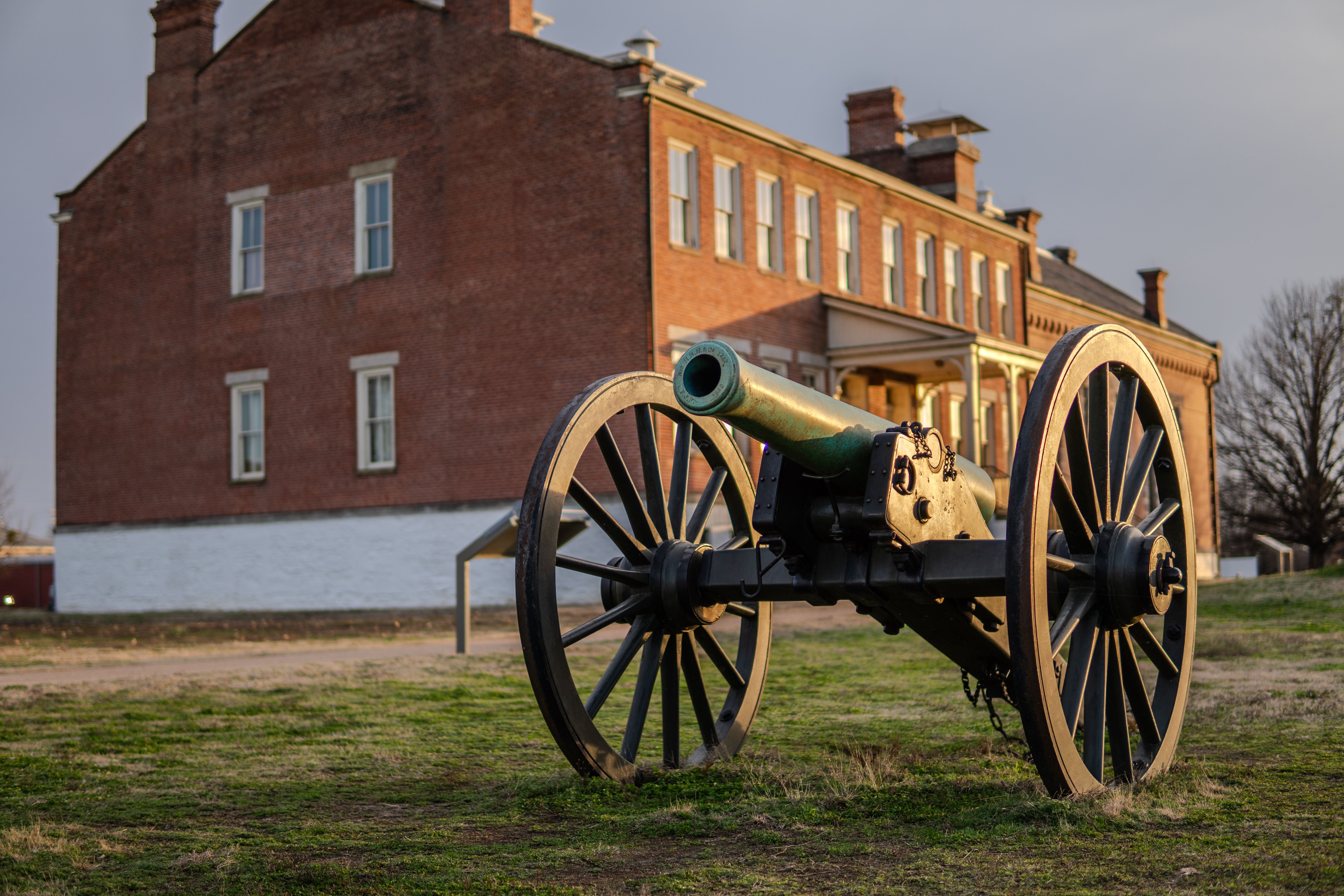 Cannon at Fort Smith National Historic Site · Free Stock Photo