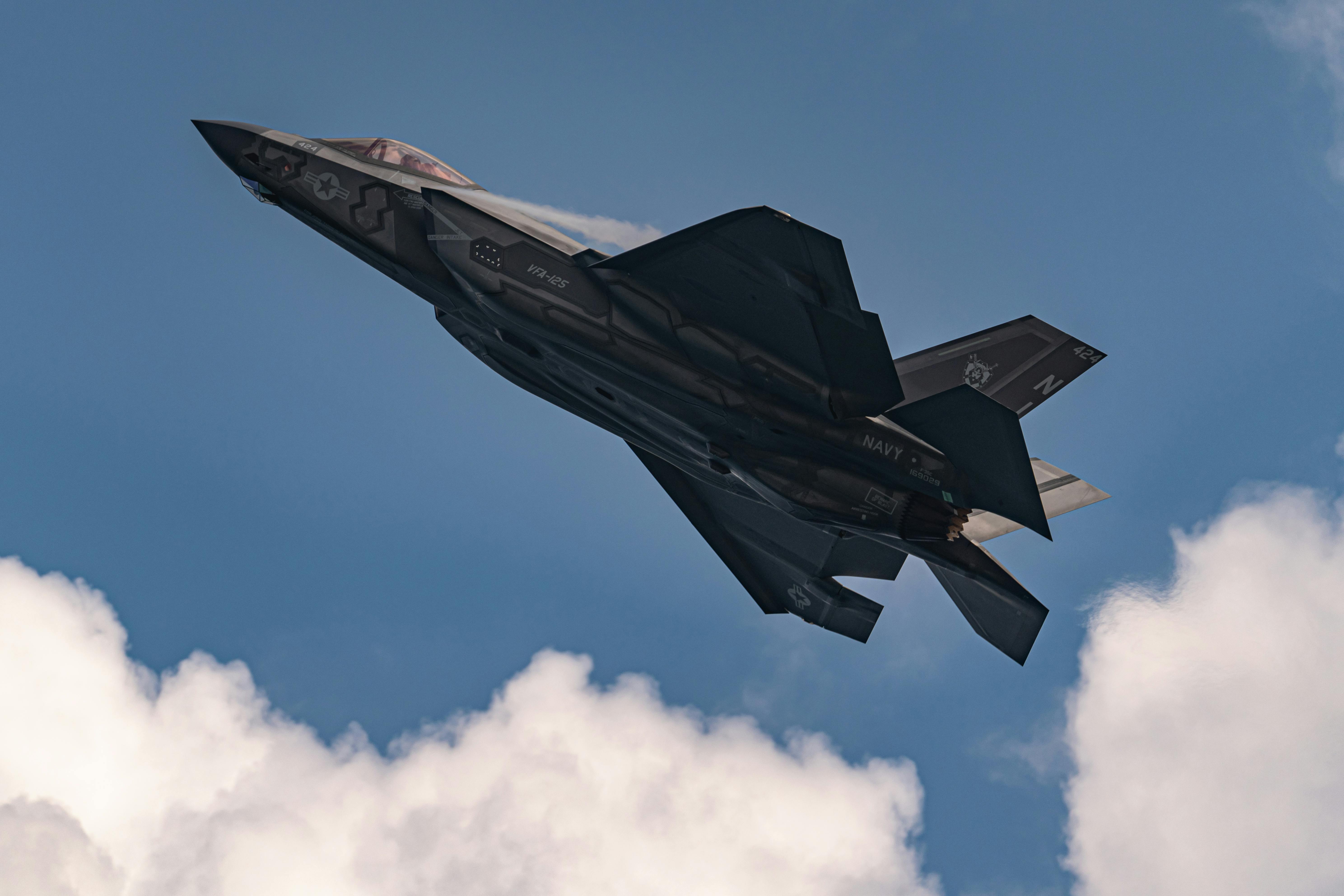 Grey Jet Plane · Free Stock Photo