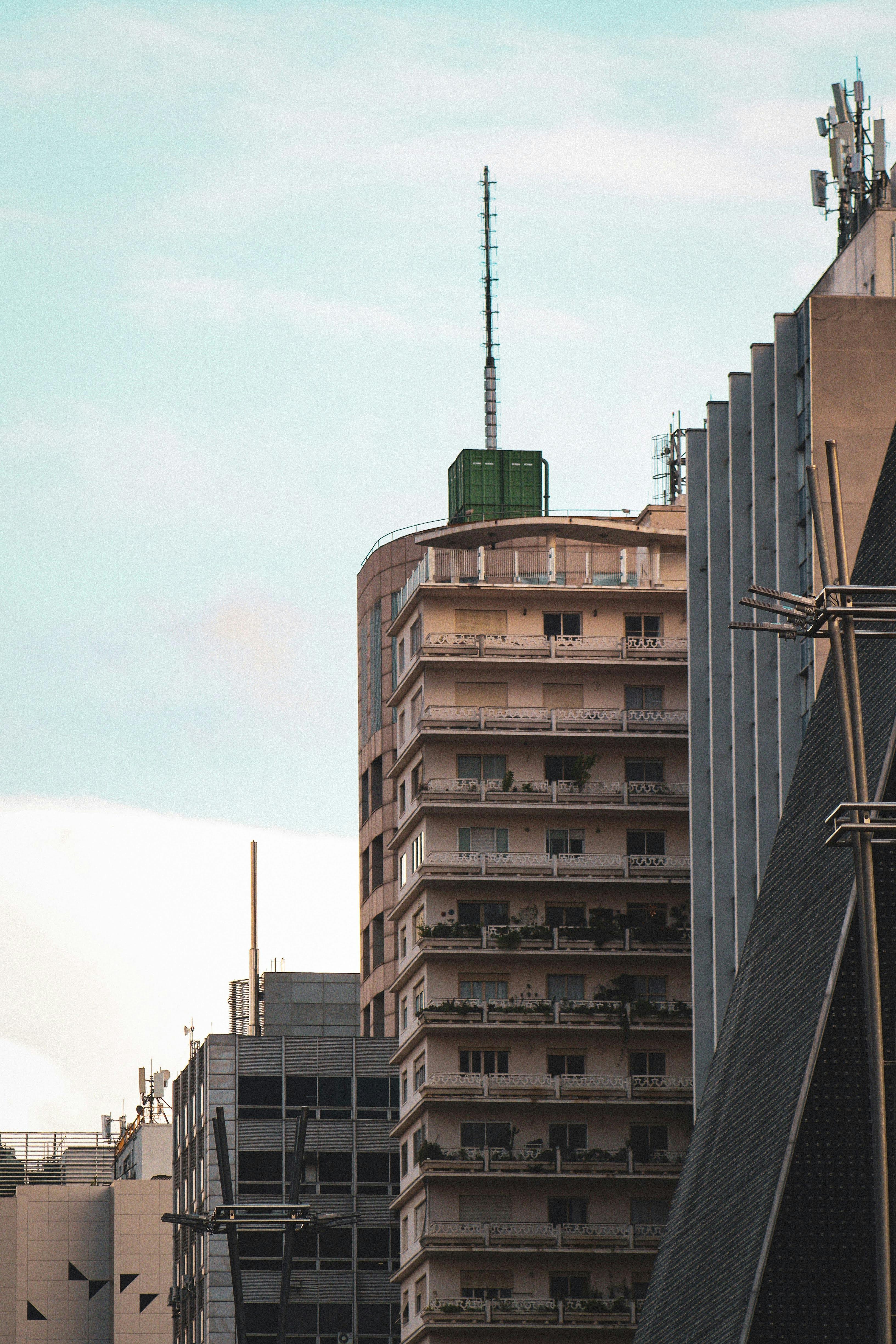 Block of Flats in Residential District · Free Stock Photo