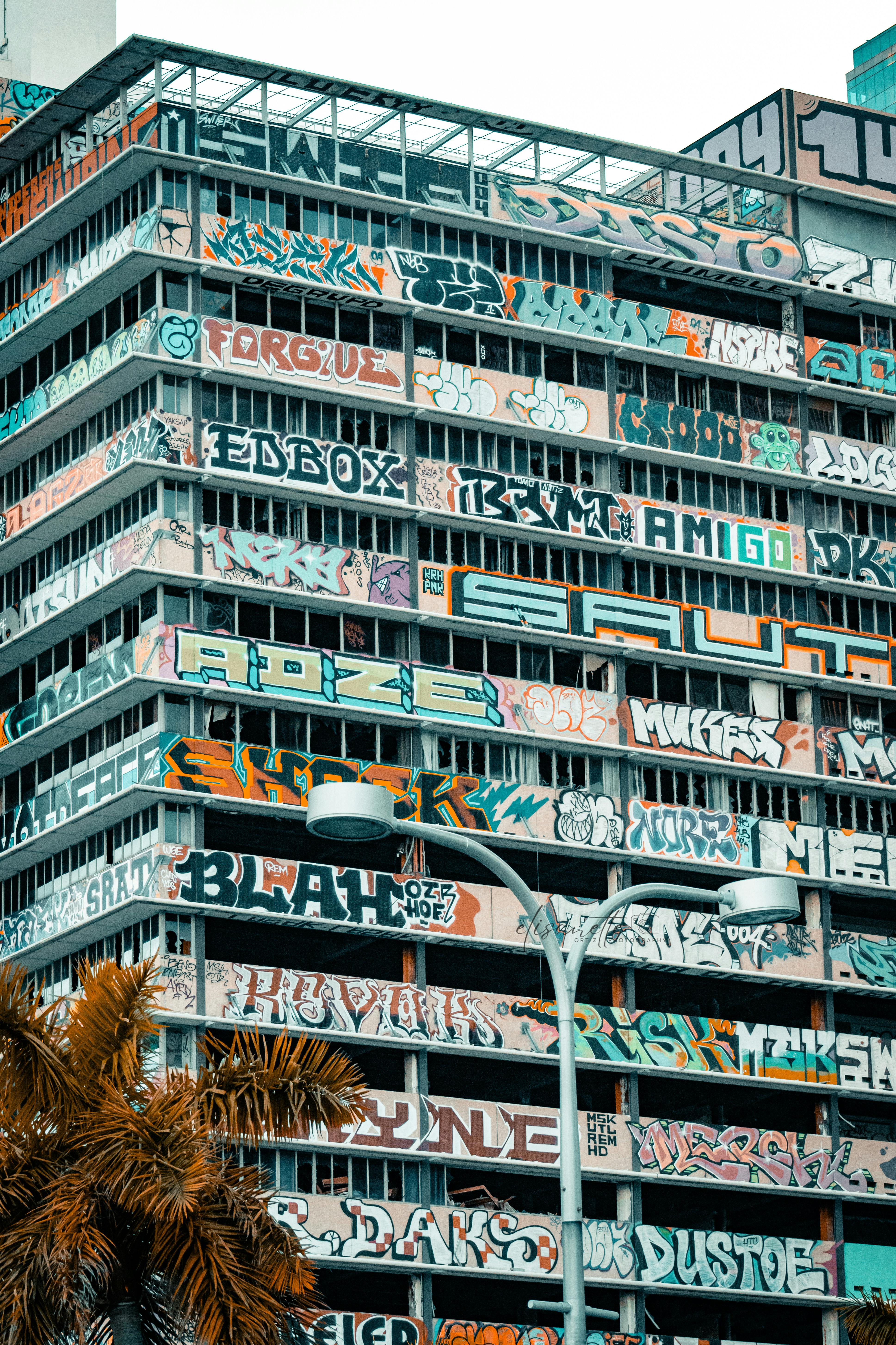 Graffiti on Building Wall · Free Stock Photo