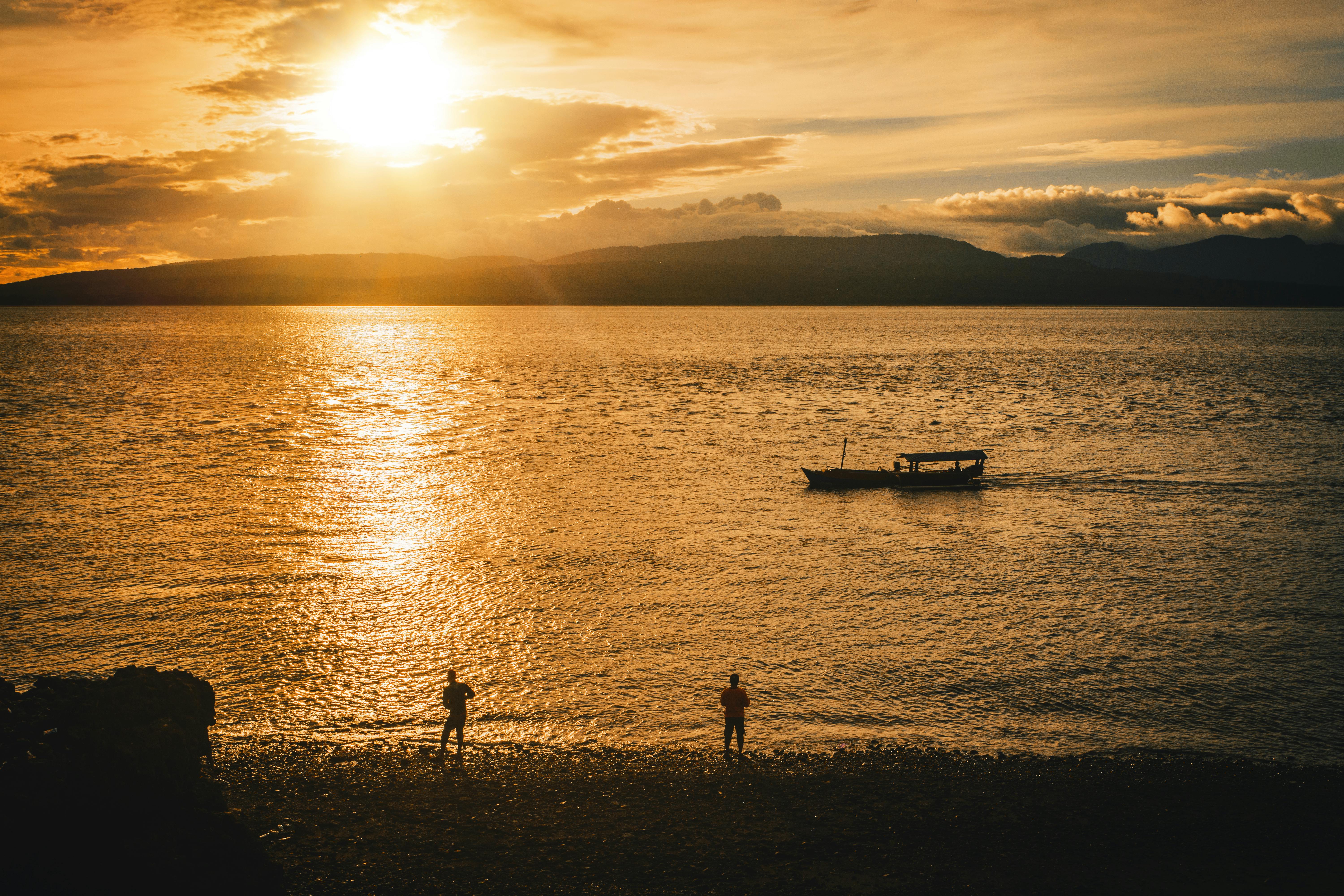 Body of Water during Golden Hour · Free Stock Photo