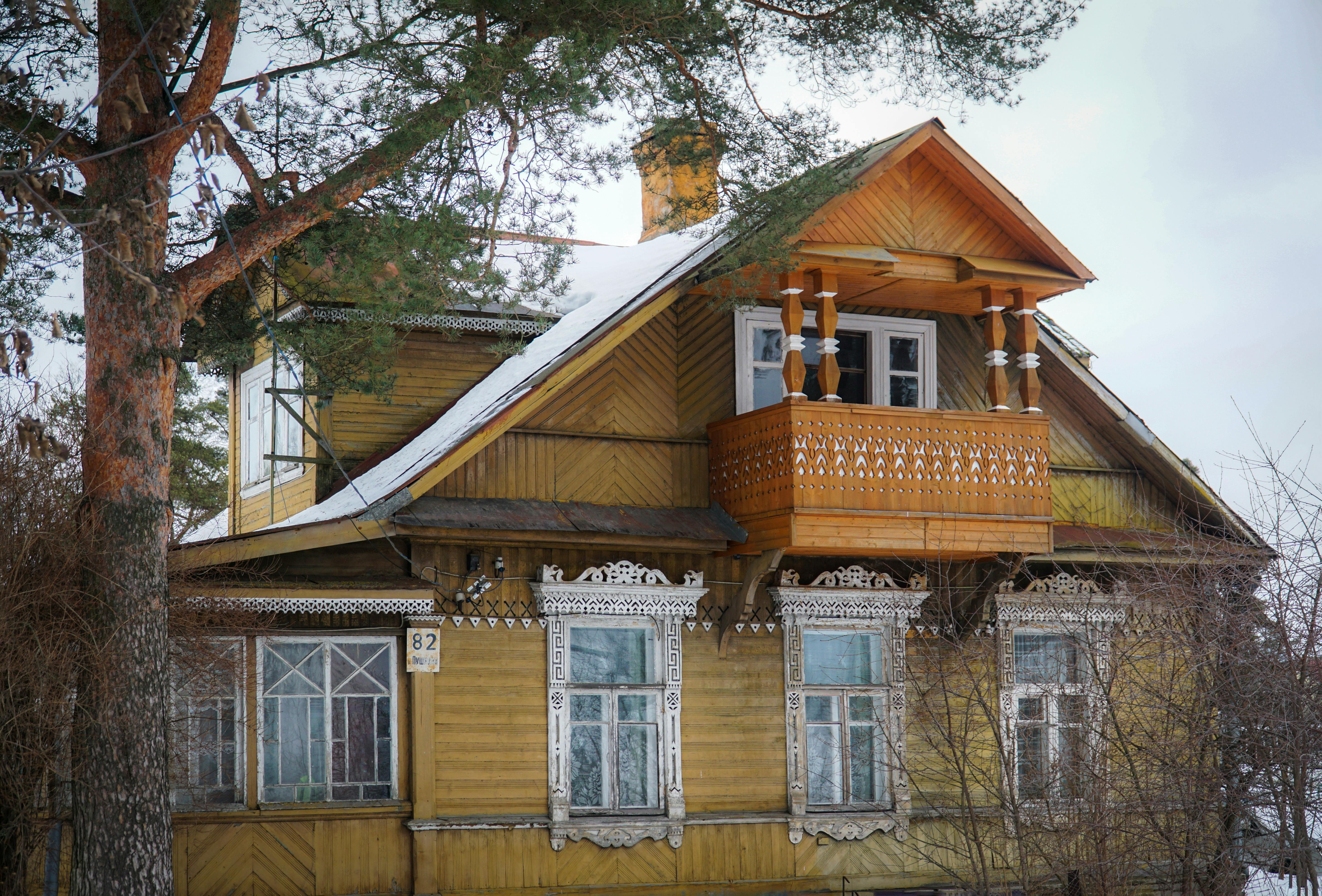 An Old House in Winter · Free Stock Photo