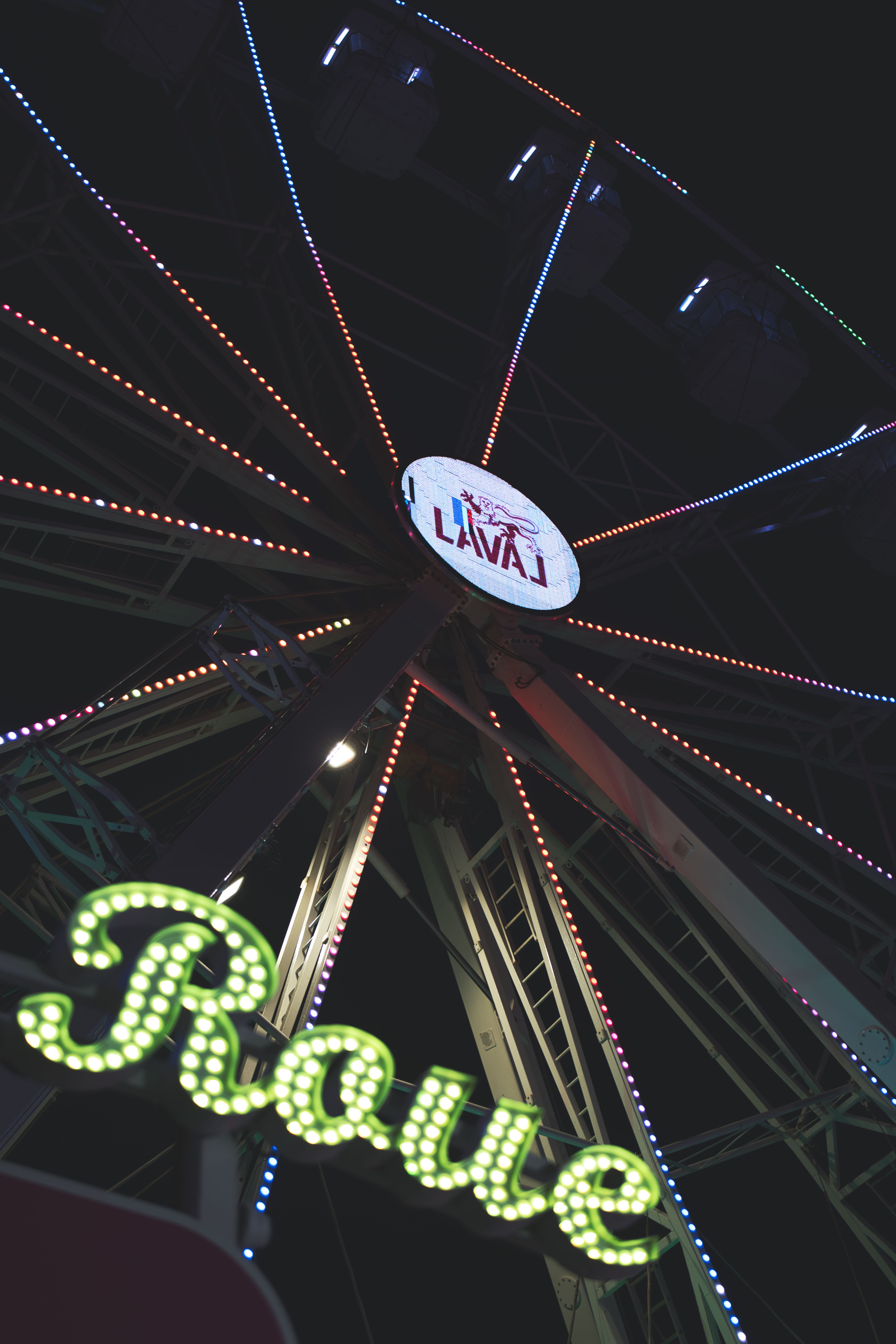 Illuminated Arcade in Funfair · Free Stock Photo