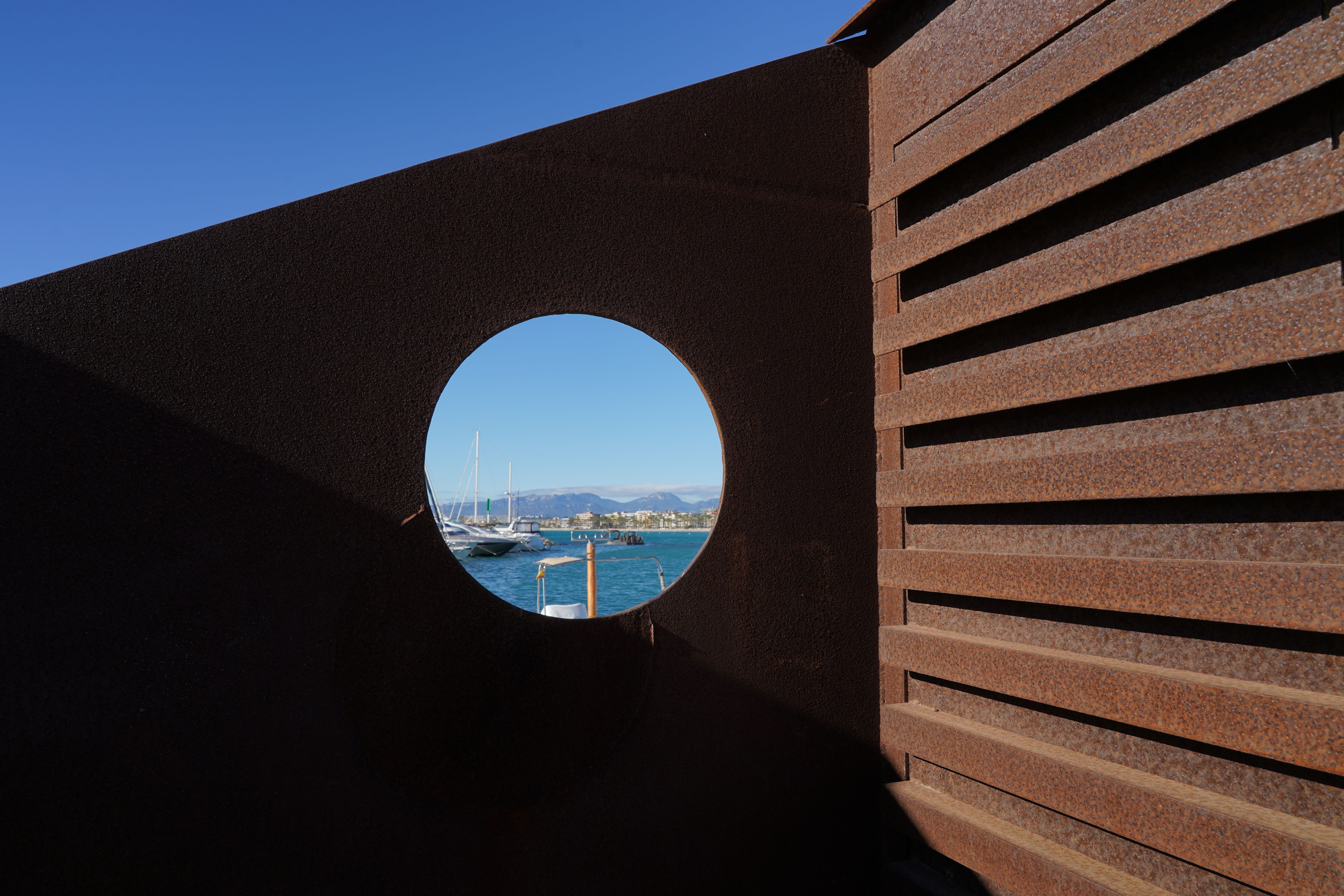Round Window Photos, Download The BEST Free Round Window Stock Photos ...