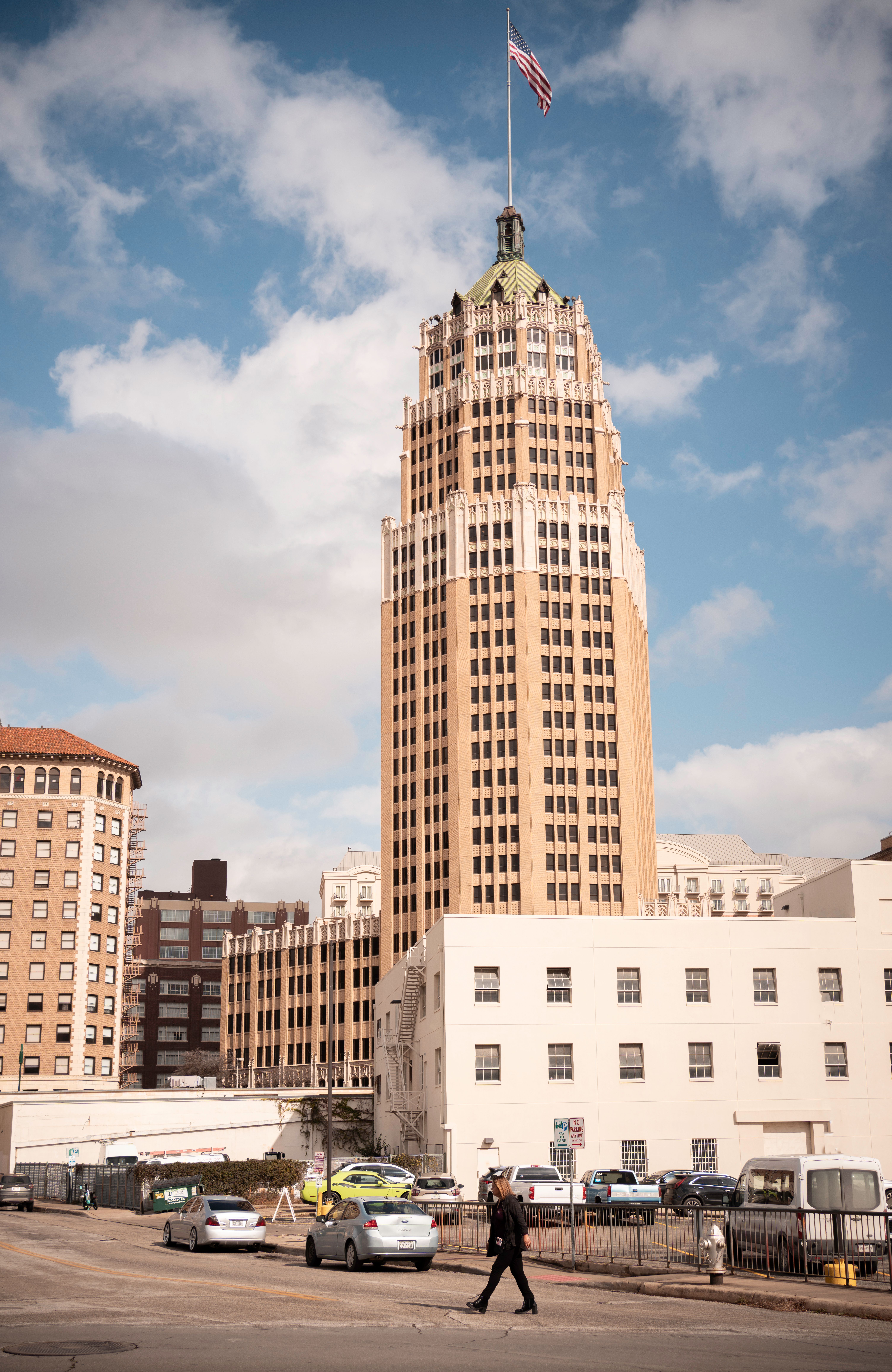 Tower Life Building in San Antonio · Free Stock Photo