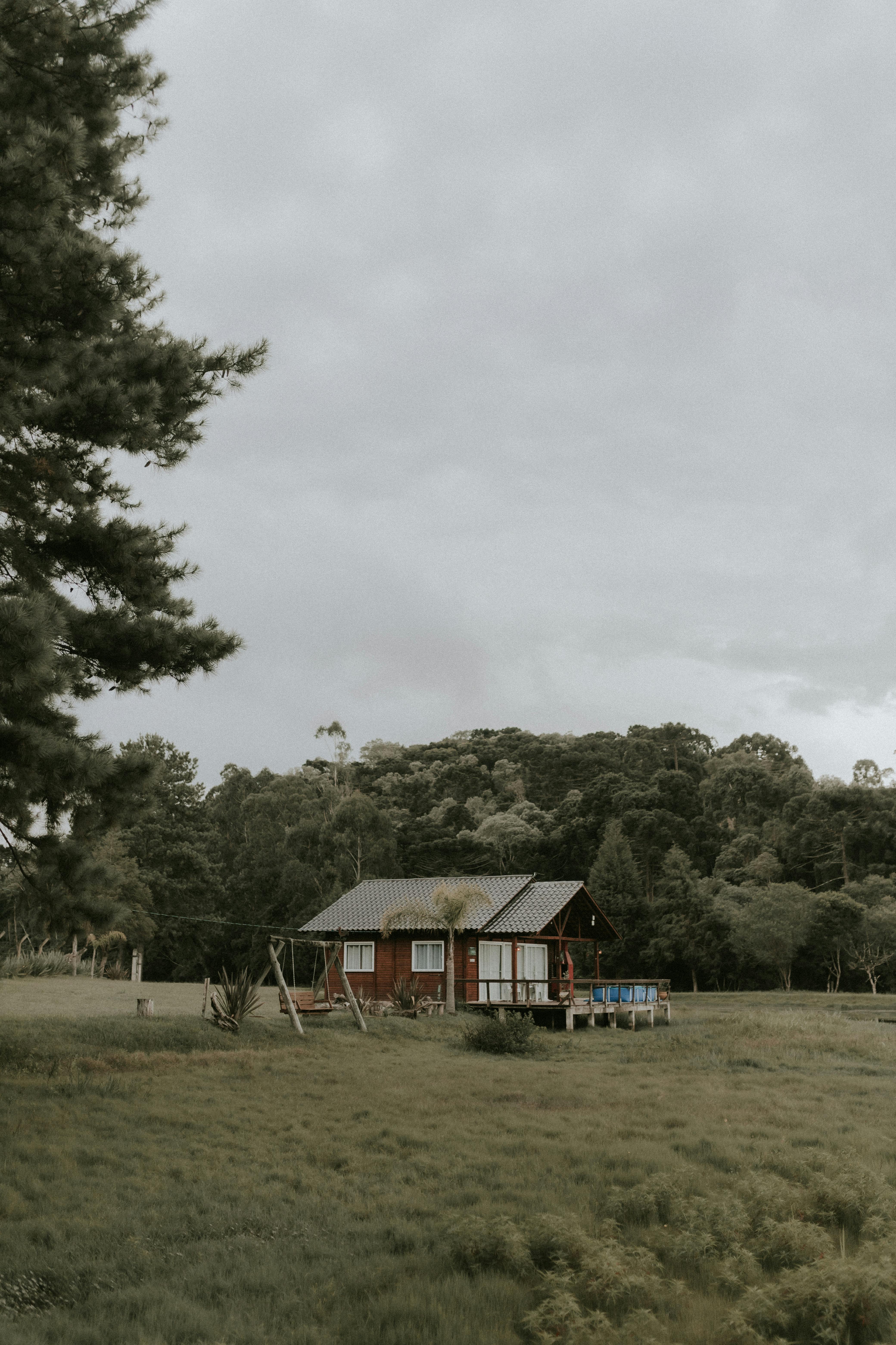Foto profissional gratuita de aldeia, ao ar livre, arquitetura, árvores ...