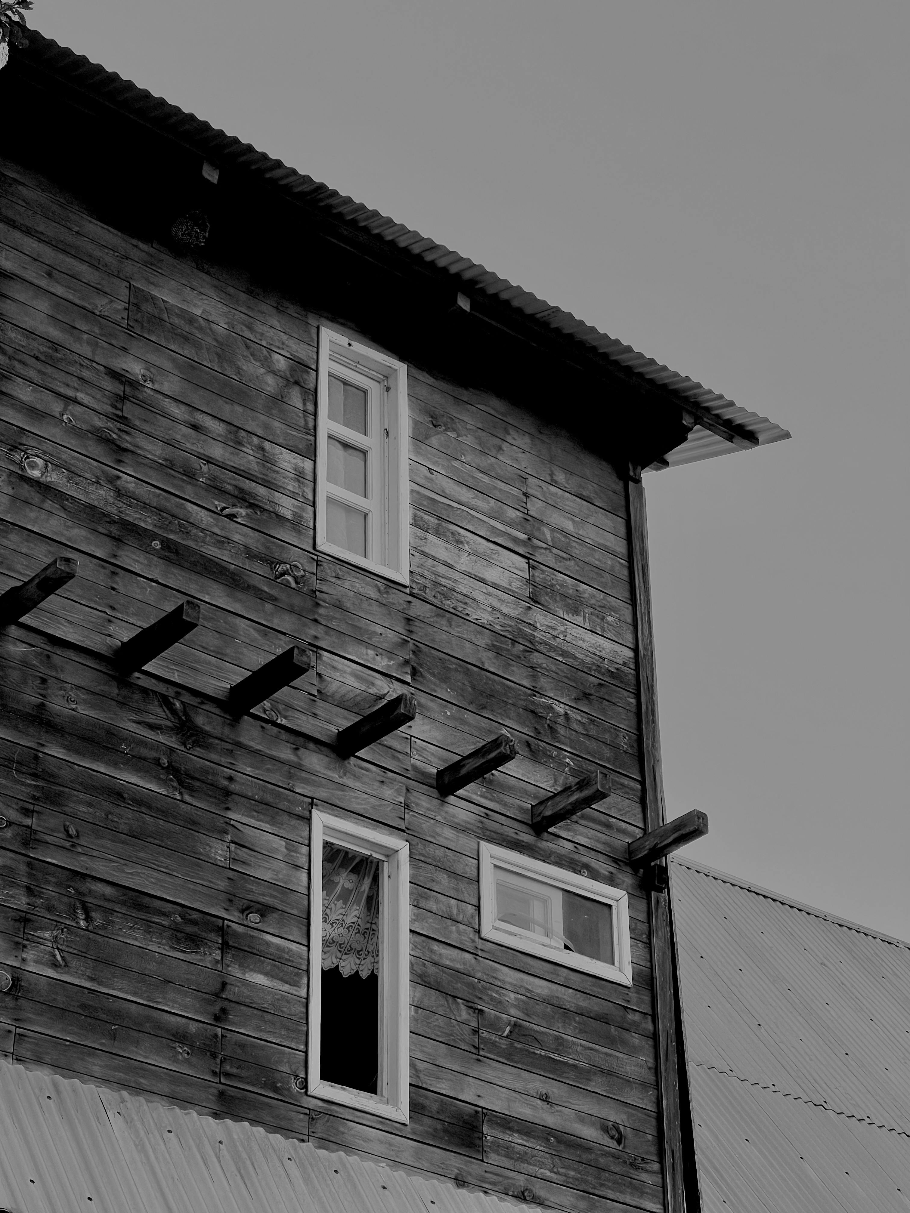 Simple room with rectangular window · Free Stock Photo