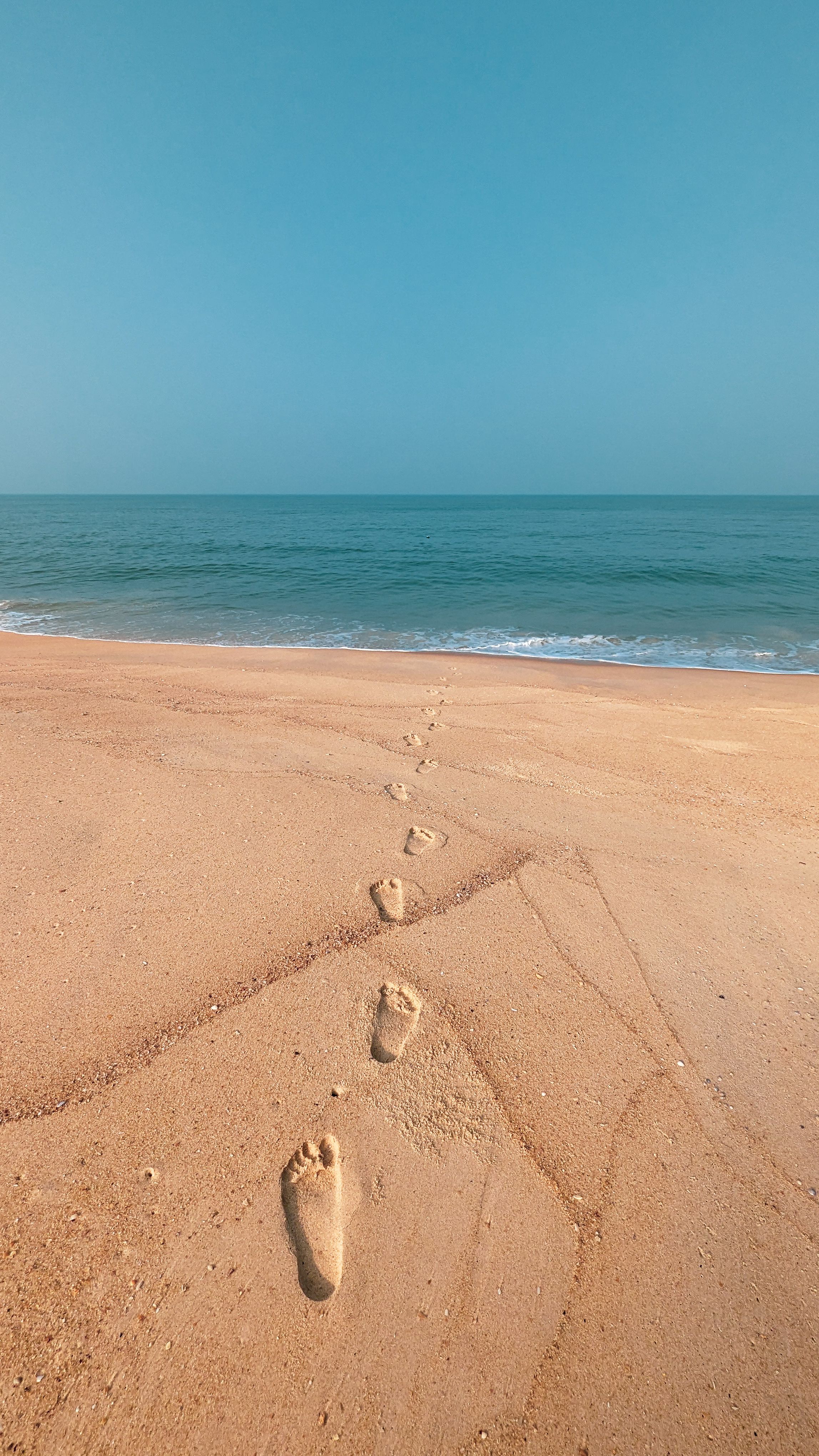 Feet Trails on Beach Leads to Sea · Free Stock Photo