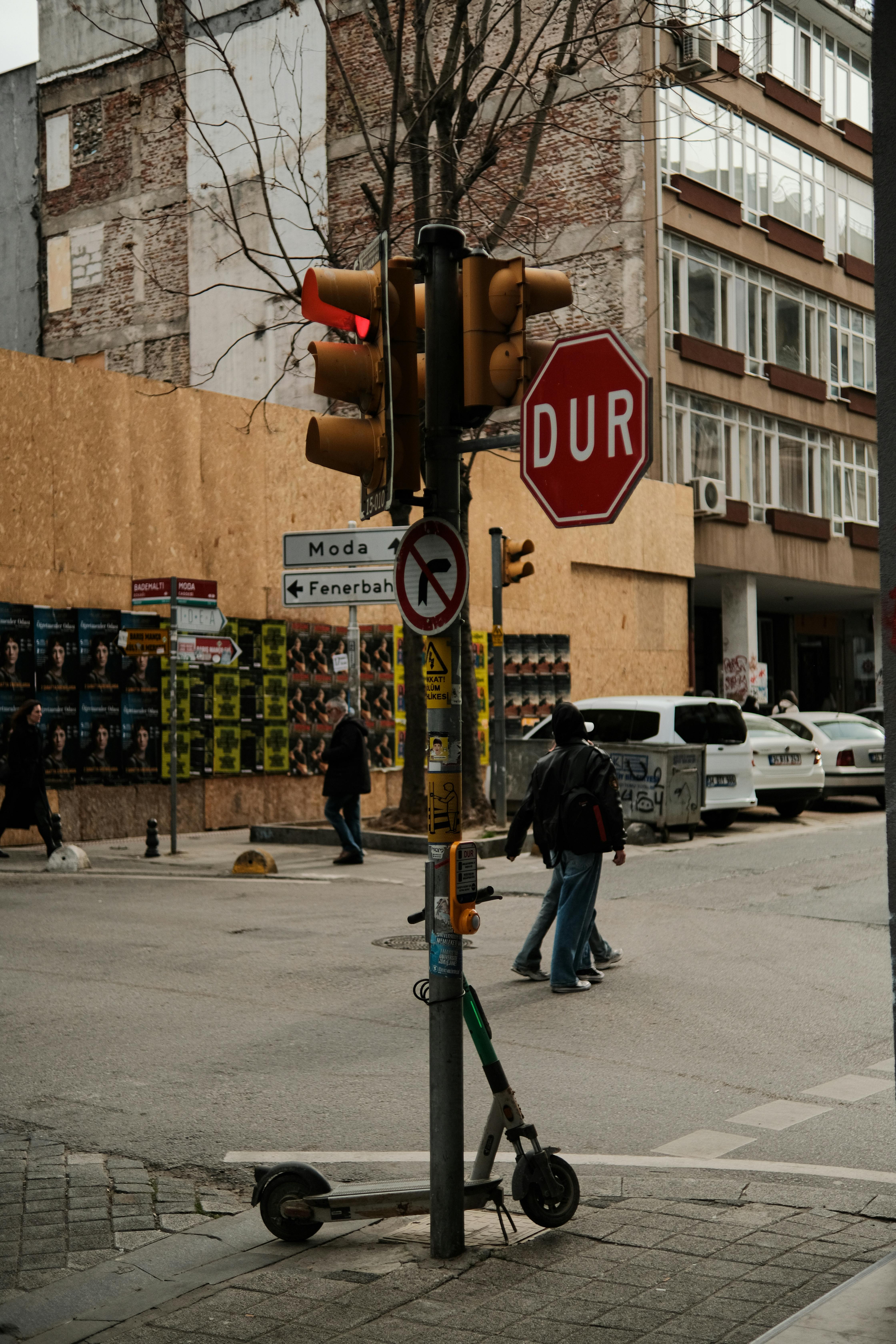View of an Intersection in a Turkish City · Free Stock Photo