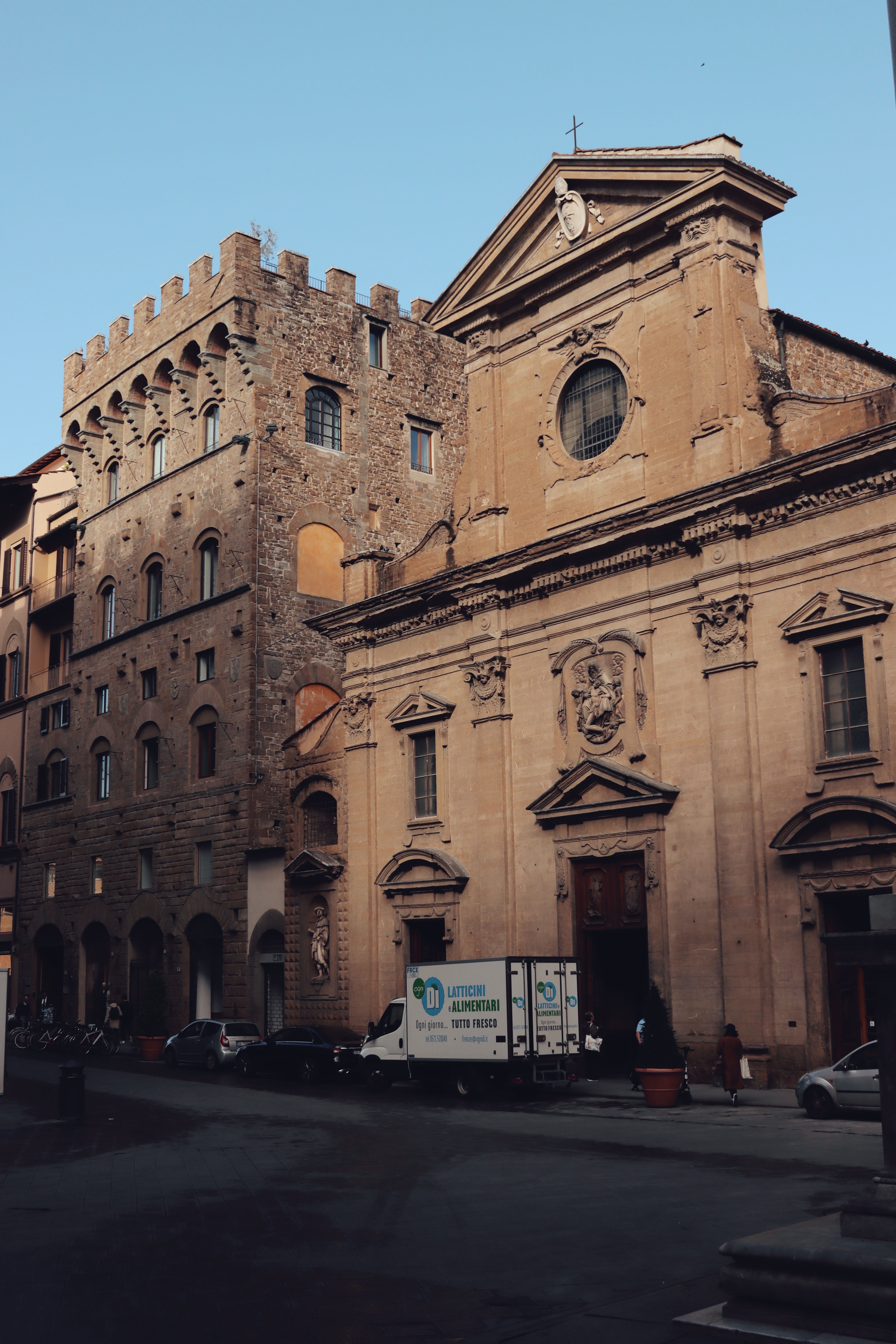 Front of the Holy Trinity Church in Florence · Free Stock Photo