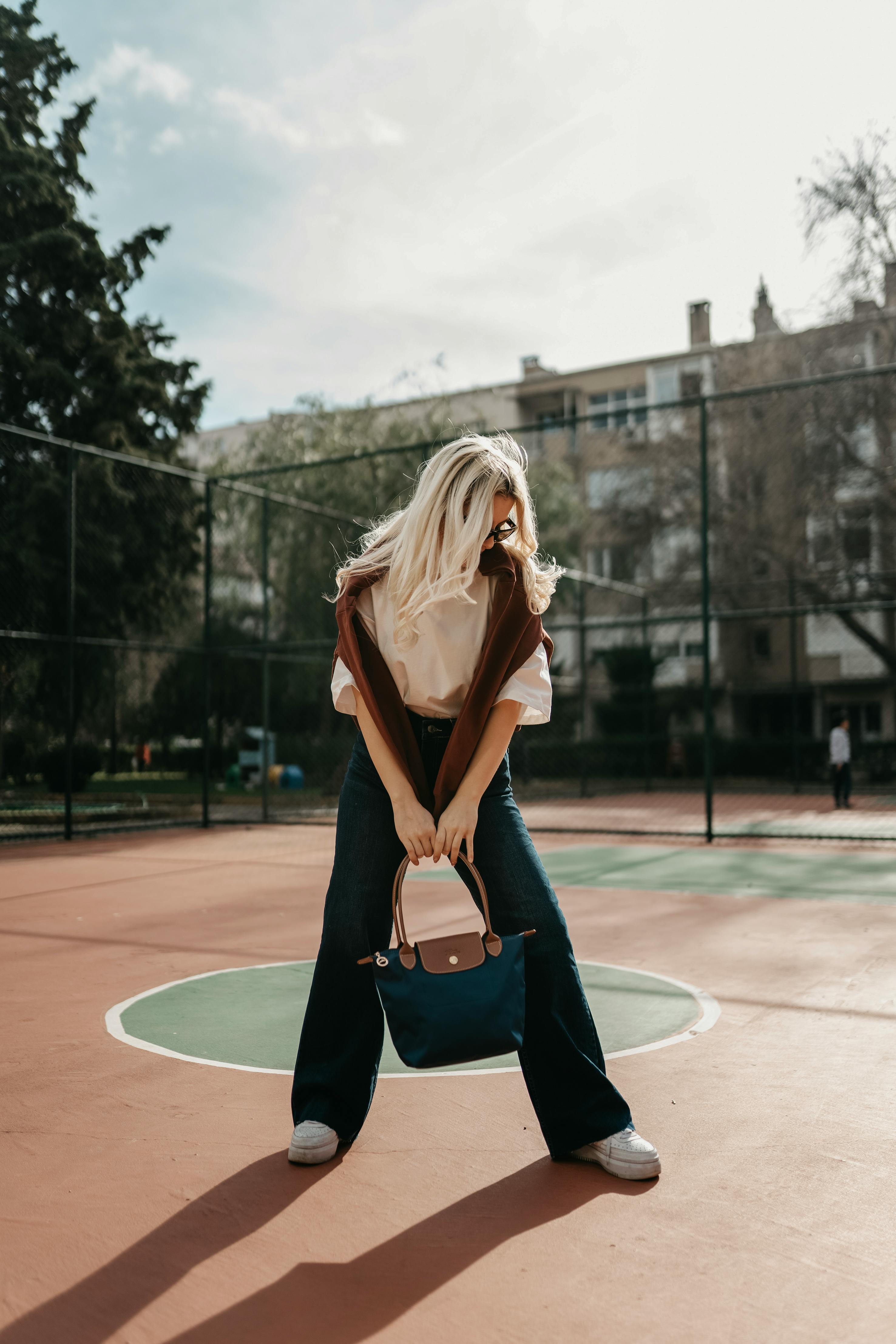 Foto profissional gratuita de adobe photoshop, adulto, ao ar livre, atraente, bagagem, bem estar ...