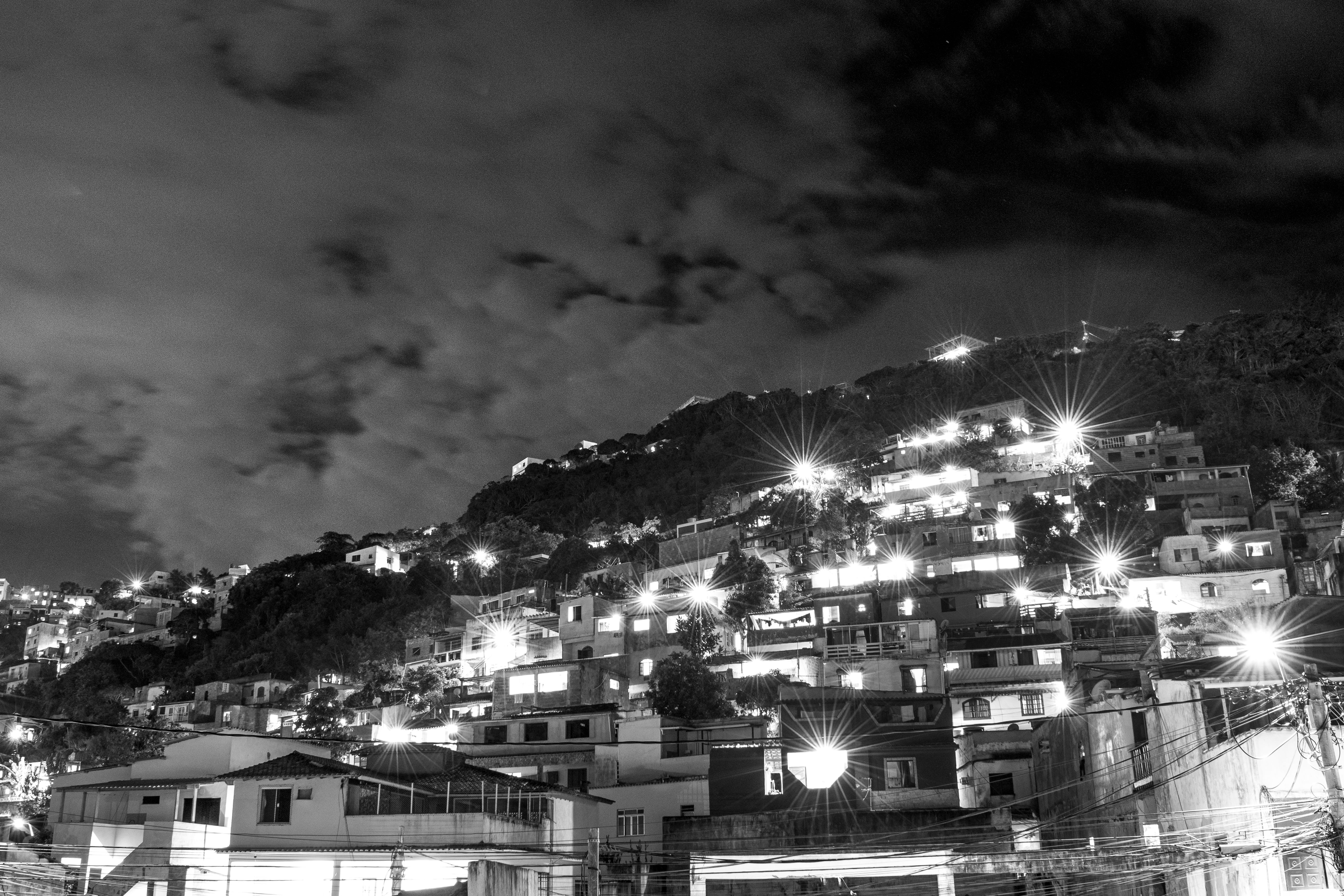 Houses on the Hillside · Free Stock Photo
