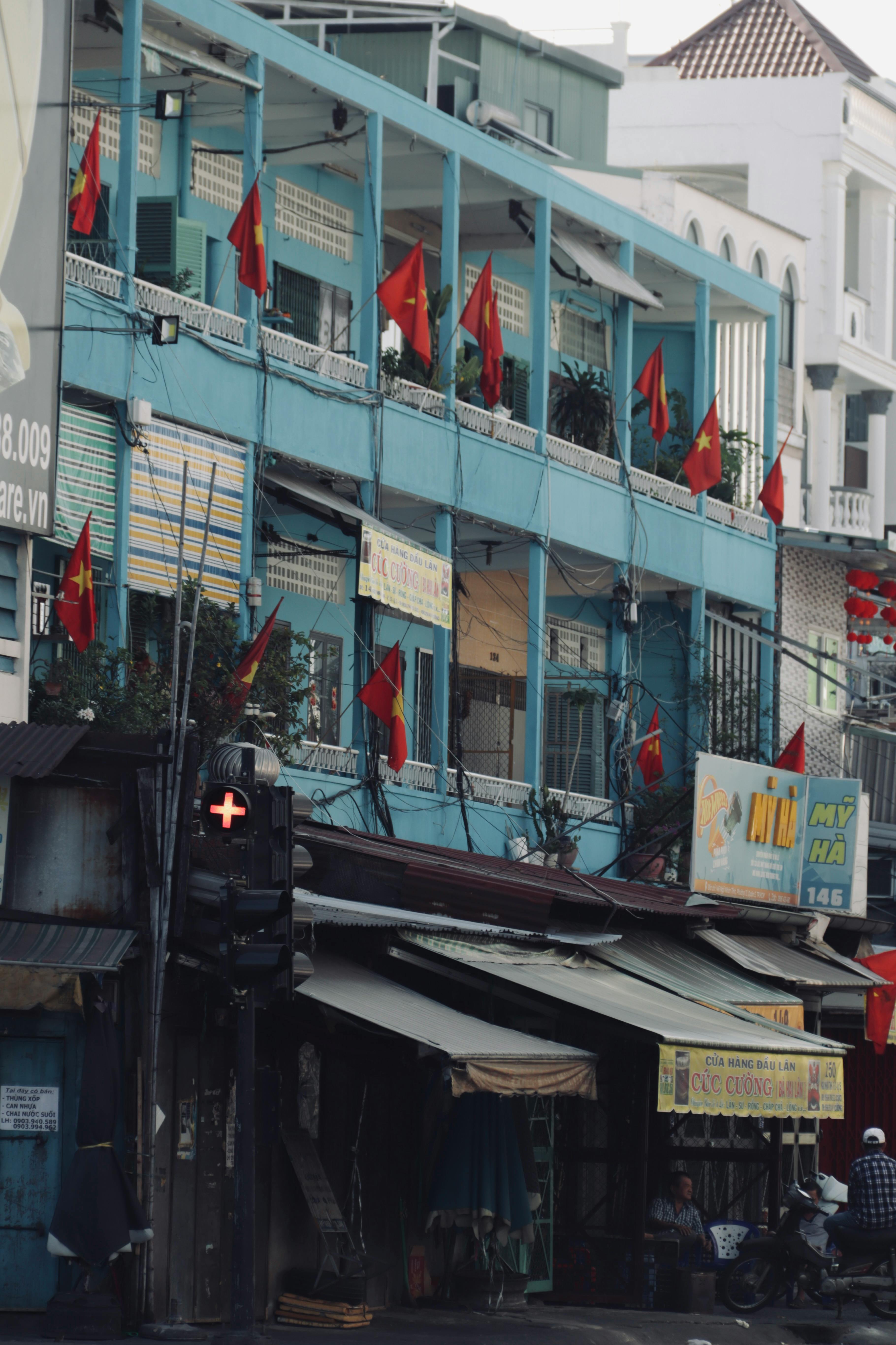 Red Solid Traffic Signals In Town Photos, Download The BEST Free Red ...