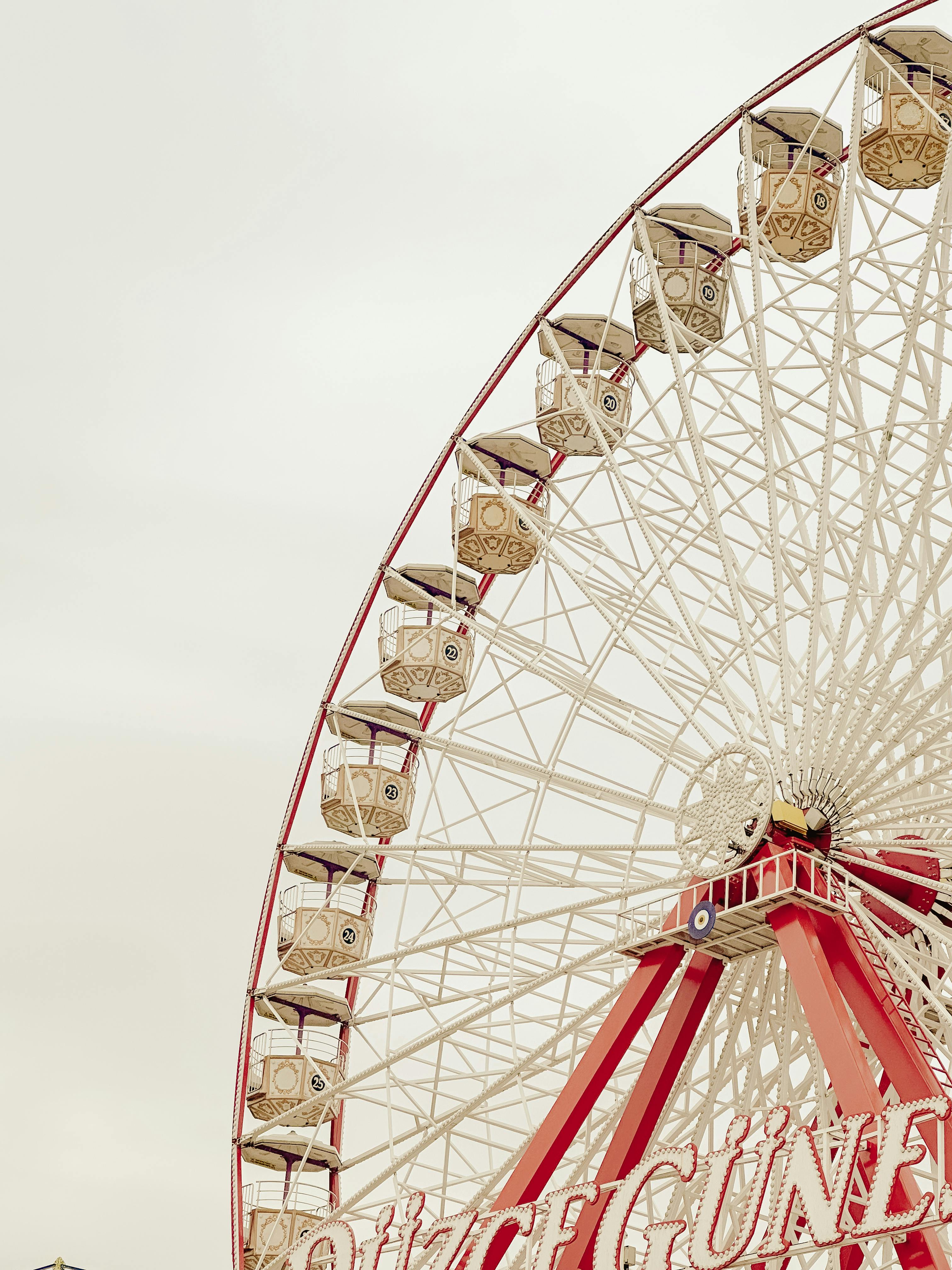Empty Ferris Wheel · Free Stock Photo
