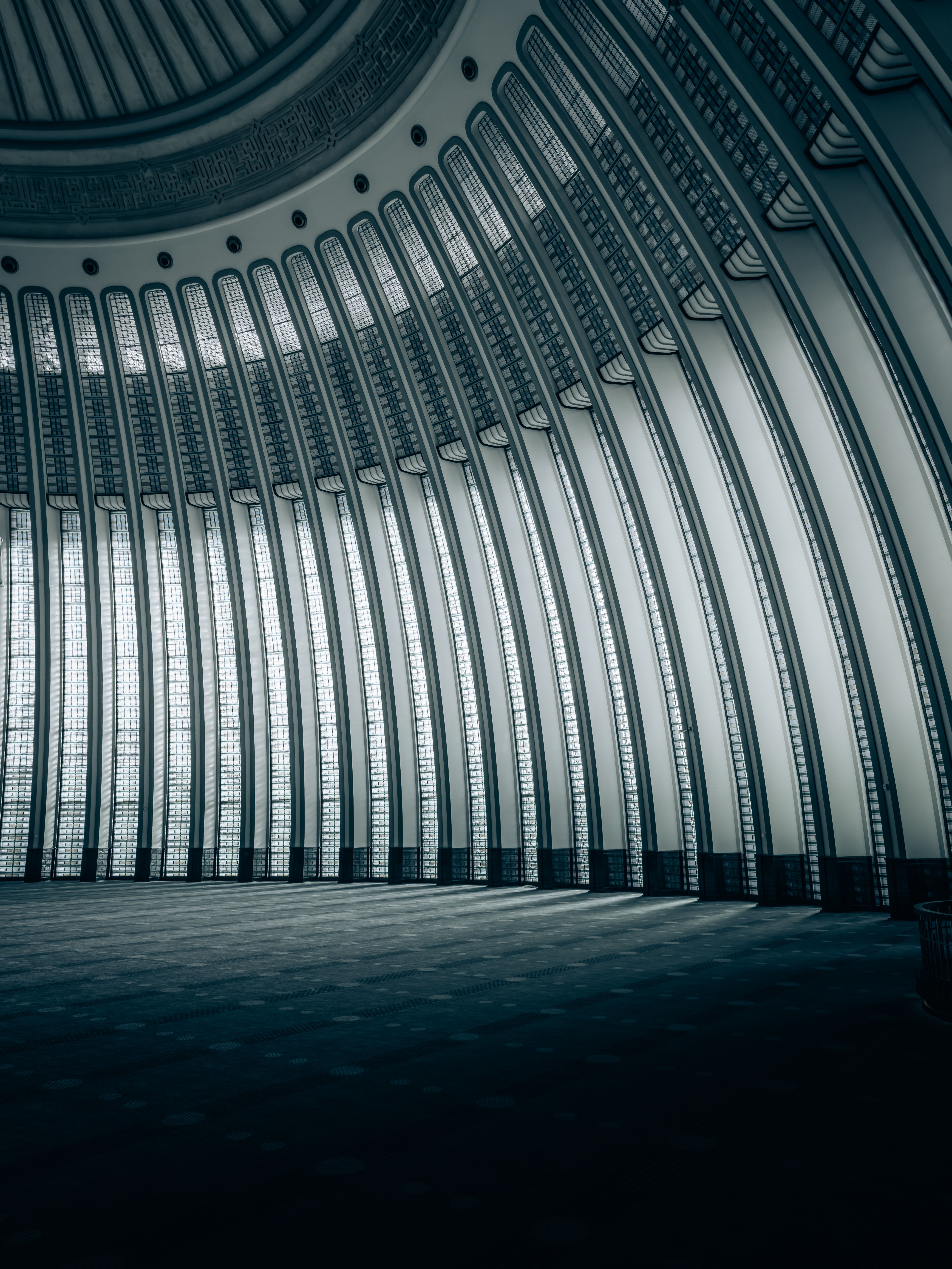 Interior of an Empty, Futuristic Building · Free Stock Photo