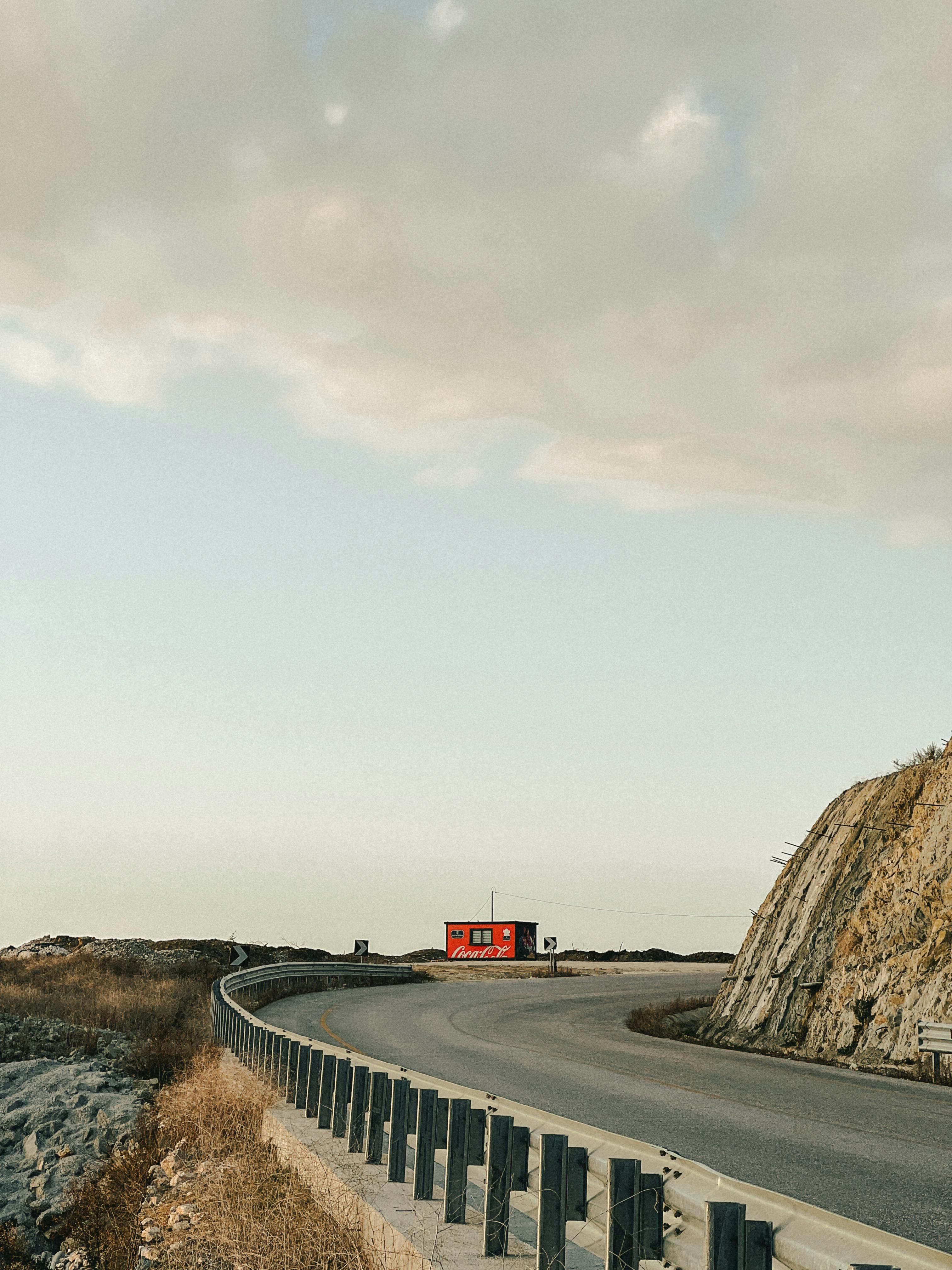 Foto stok gratis tentang adegan di luar ruangan, belok di jalan, daerah ...