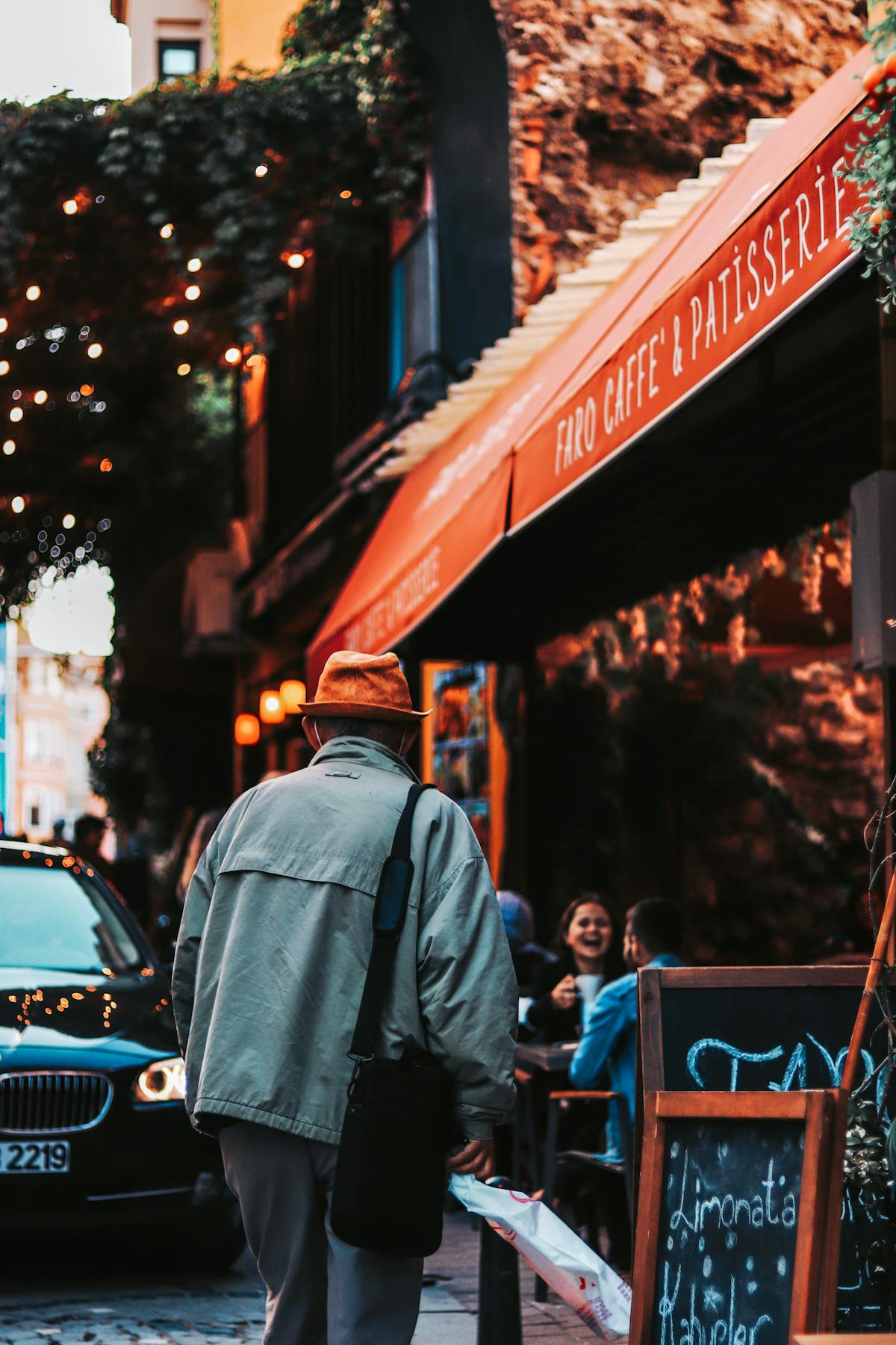 People In Cafe Photos, Download The BEST Free People In Cafe Stock ...