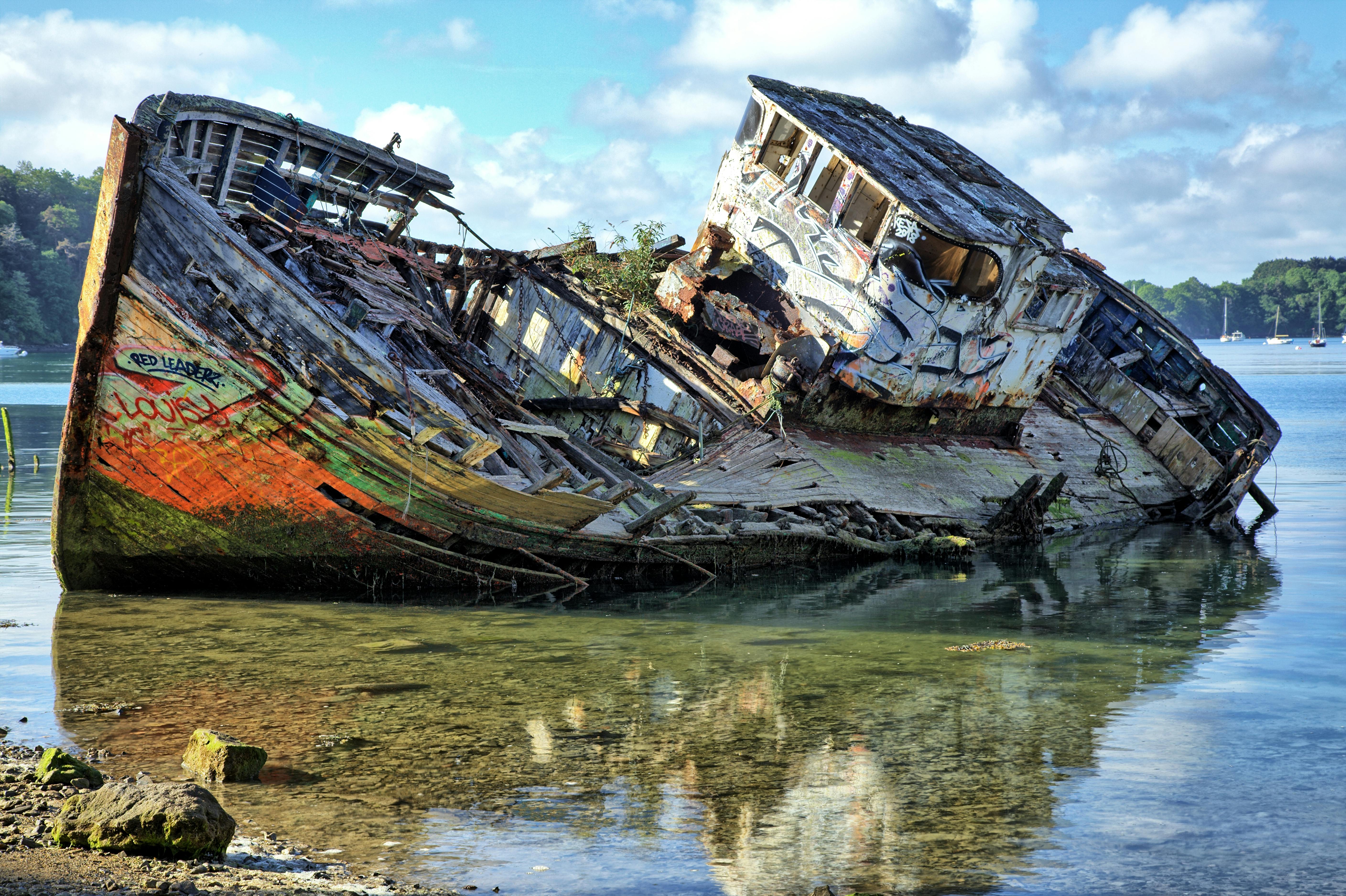 Close Up of a Shipwreck Sinking In The Water · Free Stock Photo