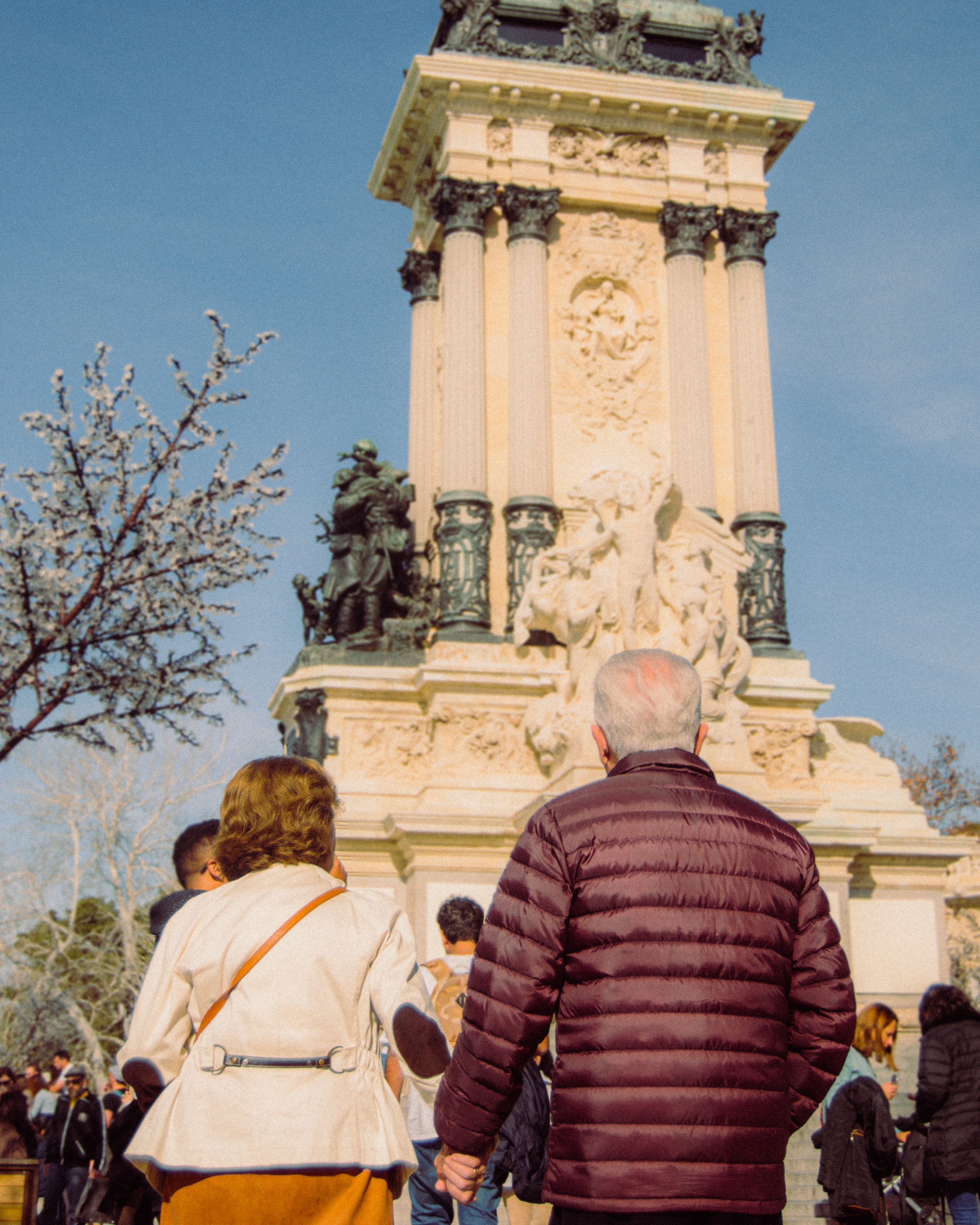Two people walking in front of a monument · Free Stock Photo