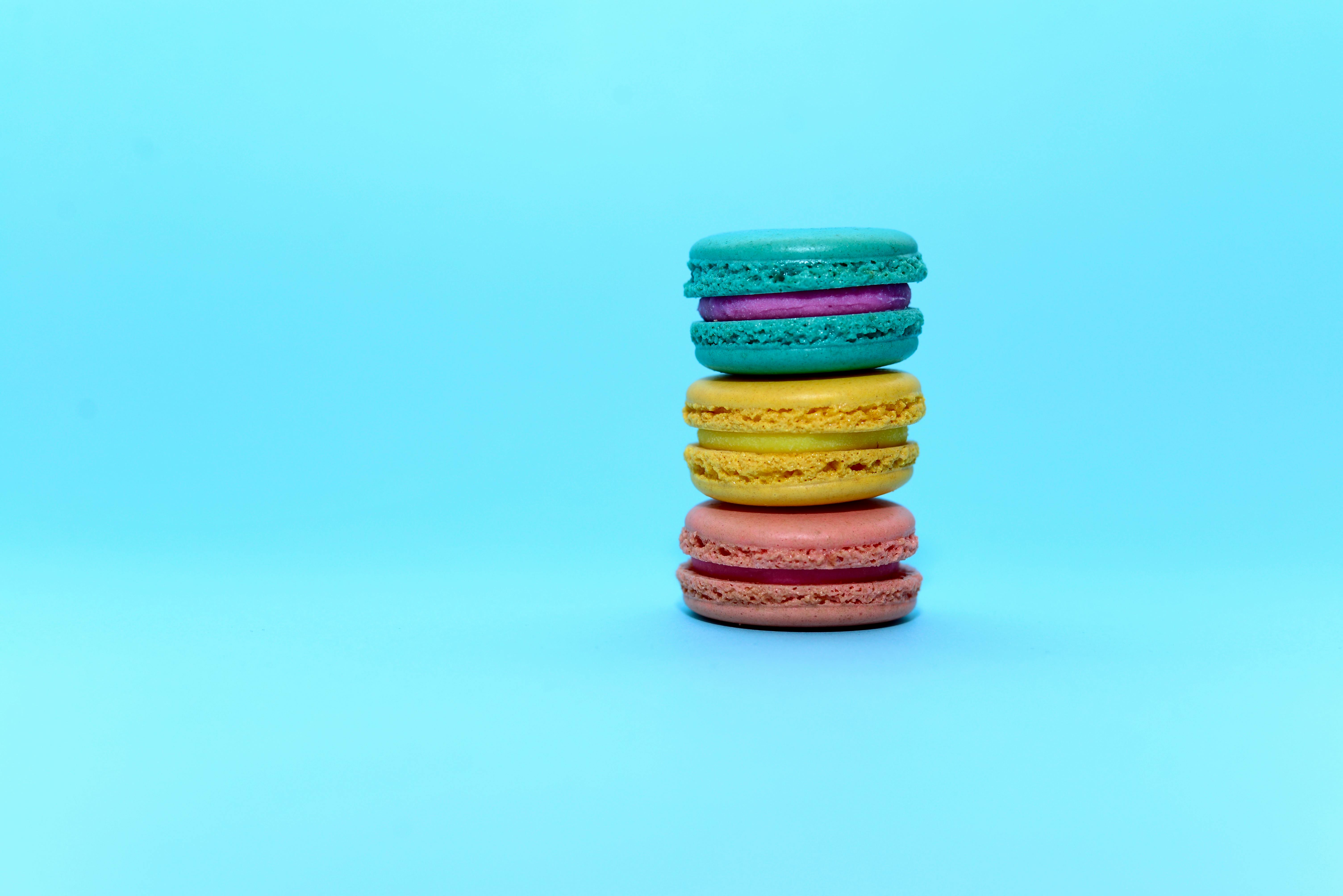 Close-Up Photography of Three Macaroons · Free Stock Photo