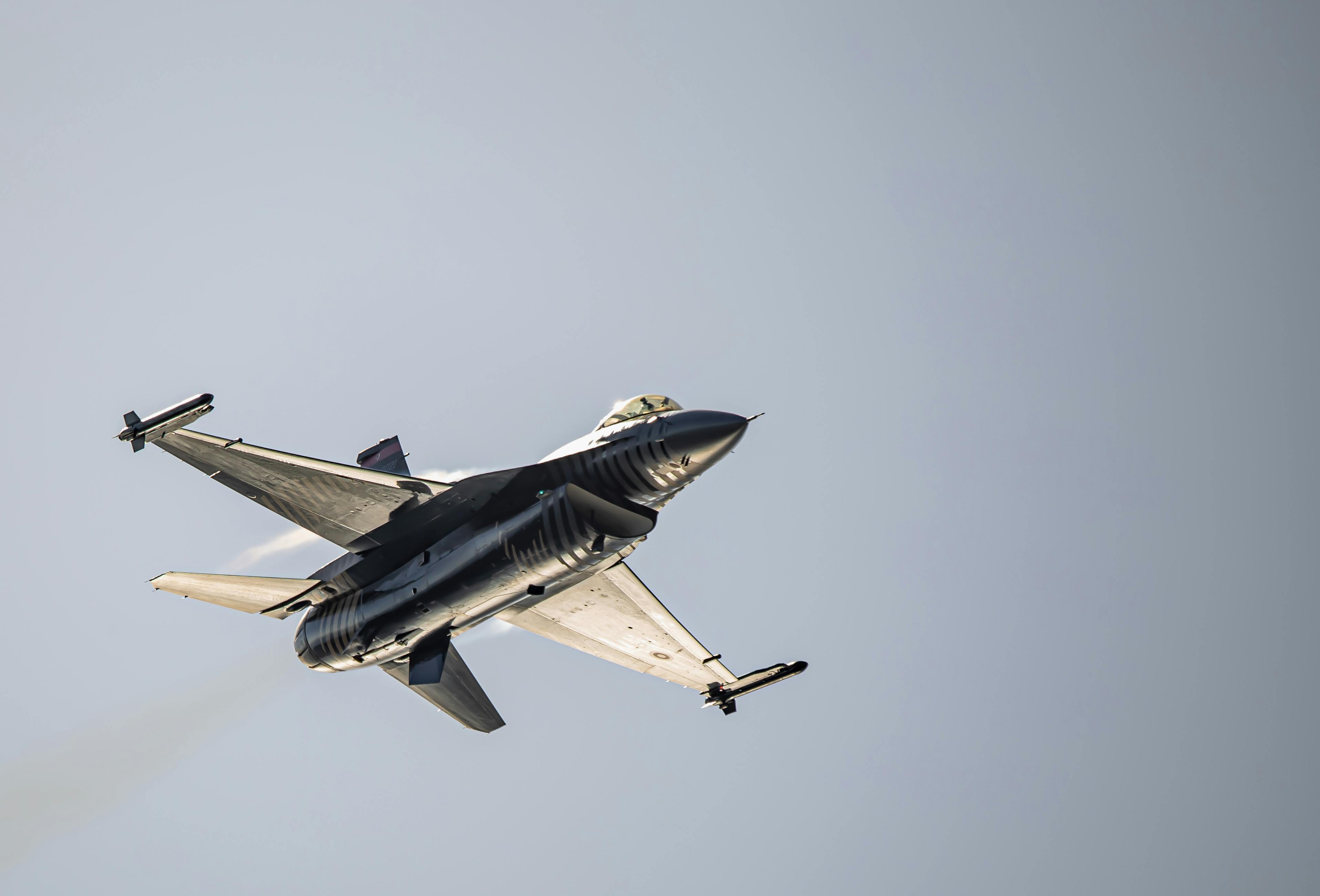 A F16 Fighting Falcon in Flight · Free Stock Photo