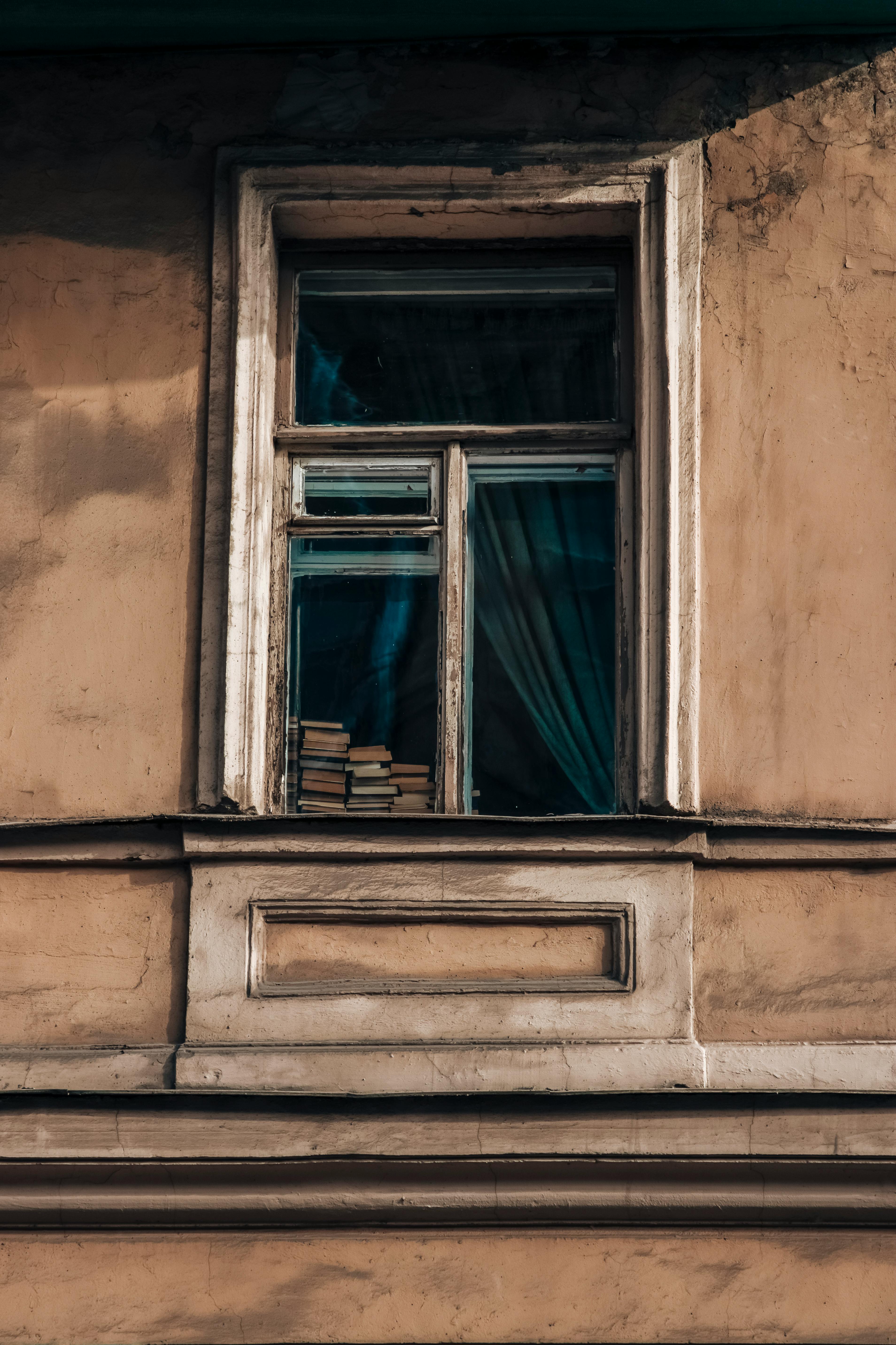 Window in an Old Tenement · Free Stock Photo