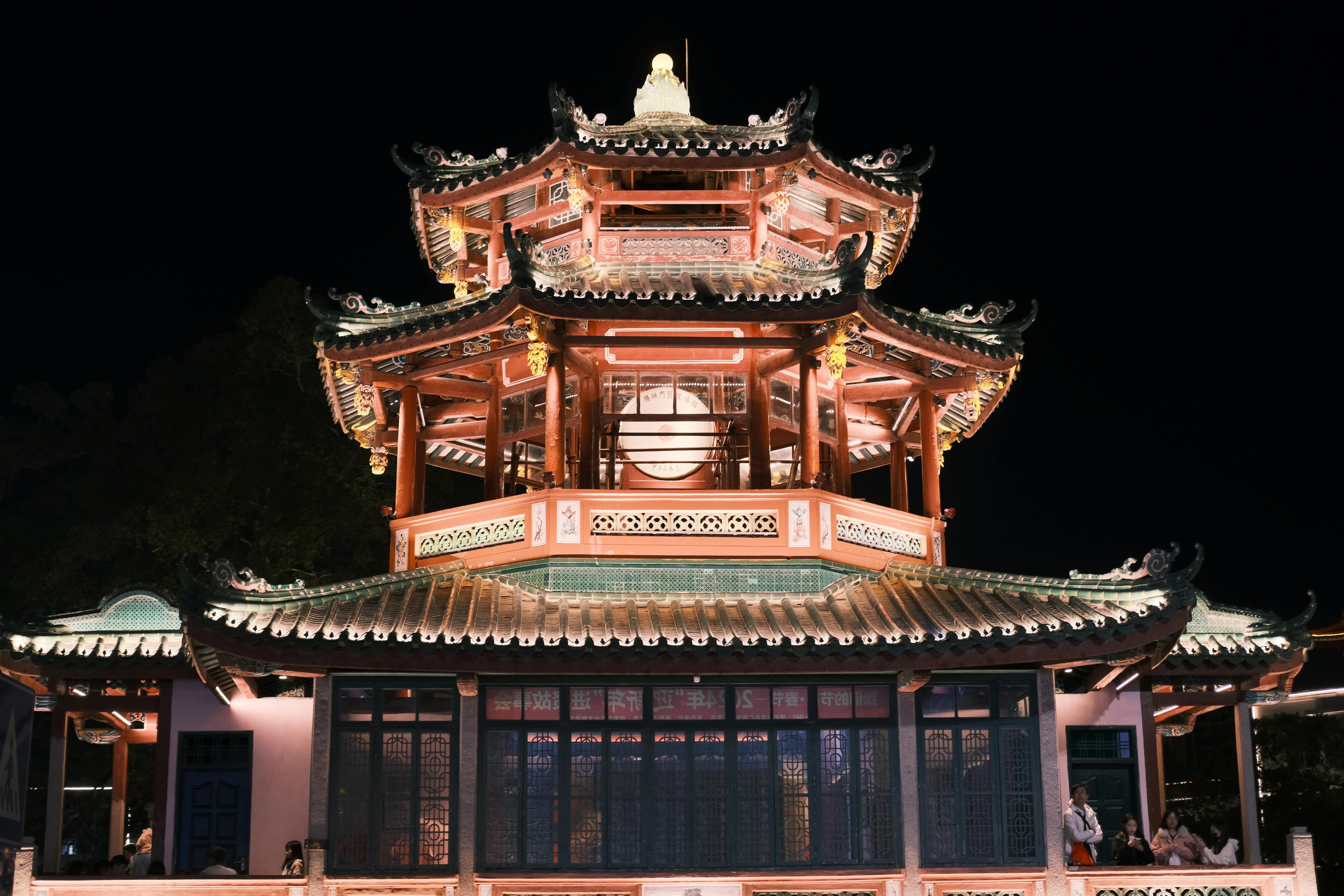 Illuminated Dongbukgangnu in Suvon in South Korea · Free Stock Photo