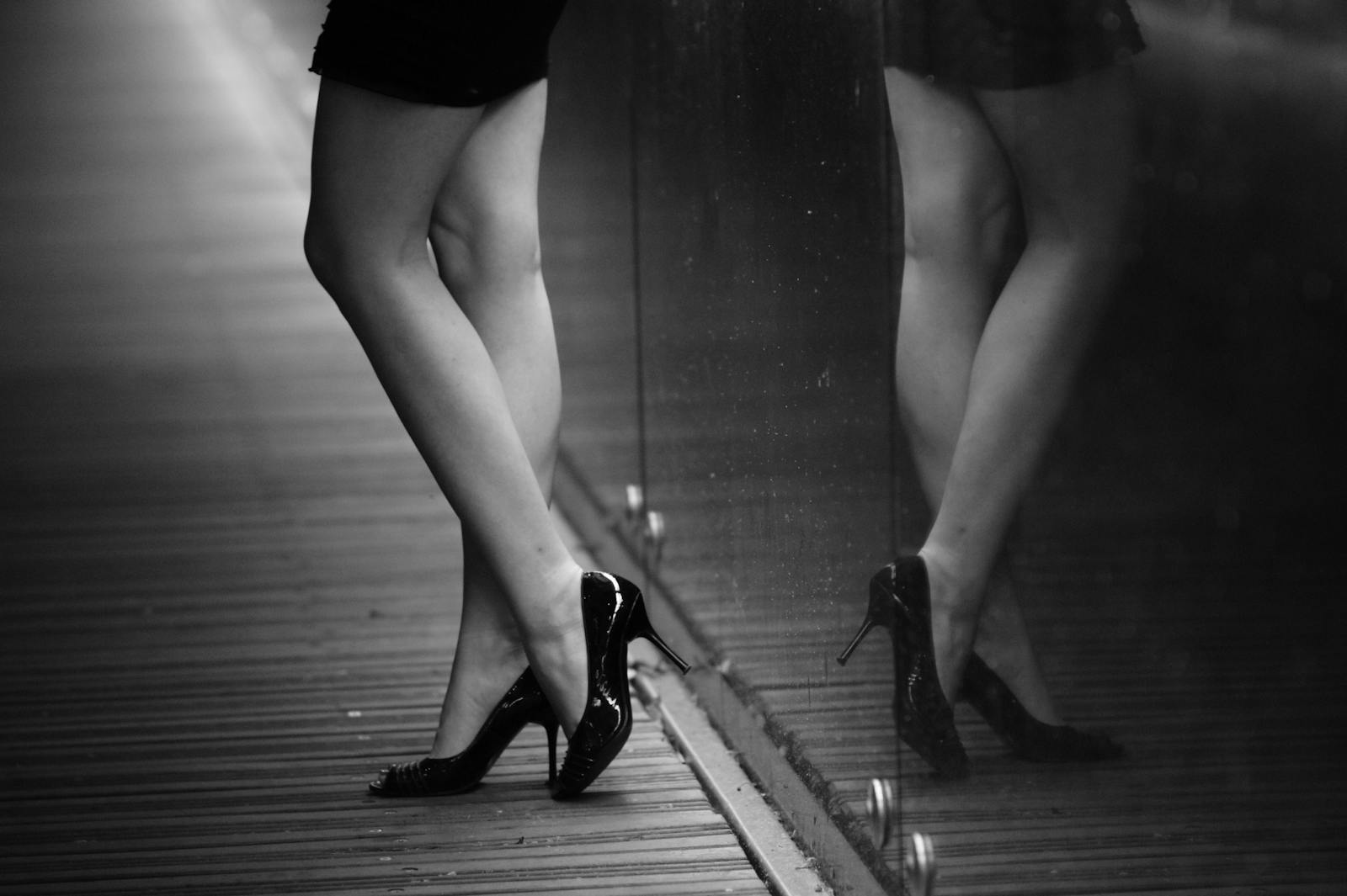 Woman With Long Legs Photos, Download The BEST Free Woman With Long ...