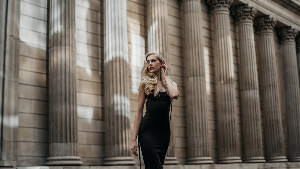 Woman Standing Photos, Download The BEST Free Woman Standing Stock ...